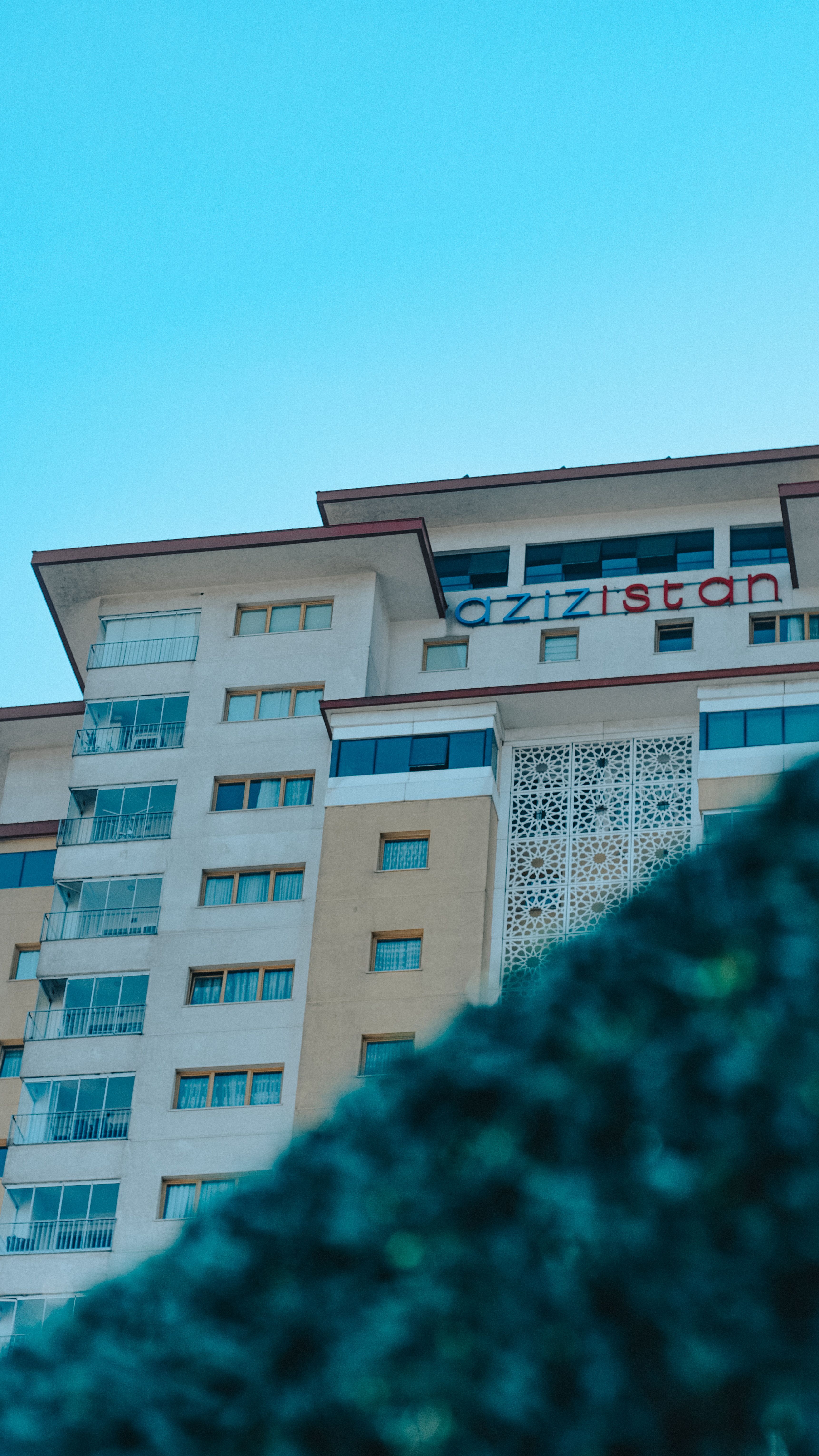 Facade of a Hostel Building under Blue Sky · Free Stock Photo