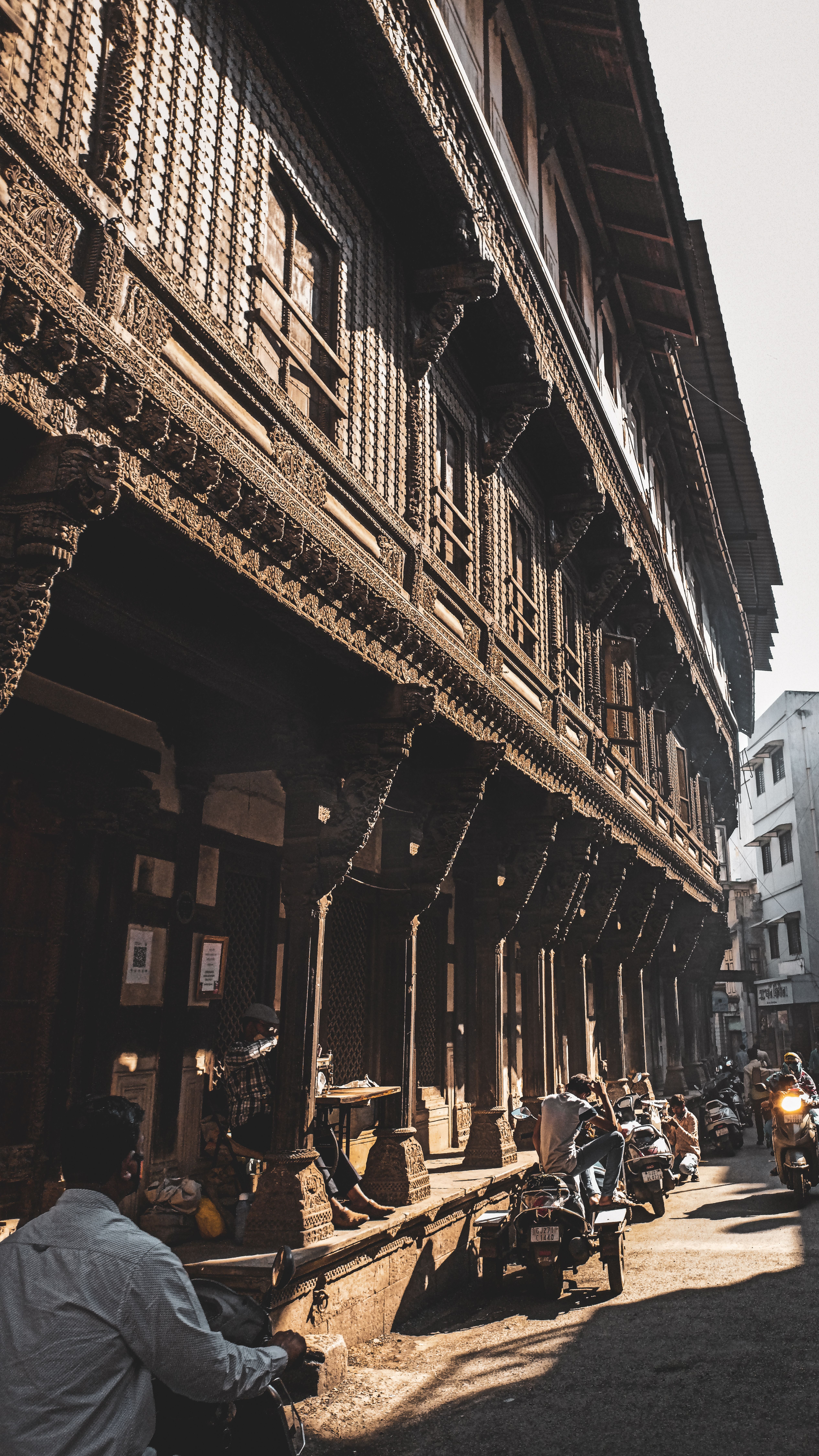 Street and Building in Town · Free Stock Photo