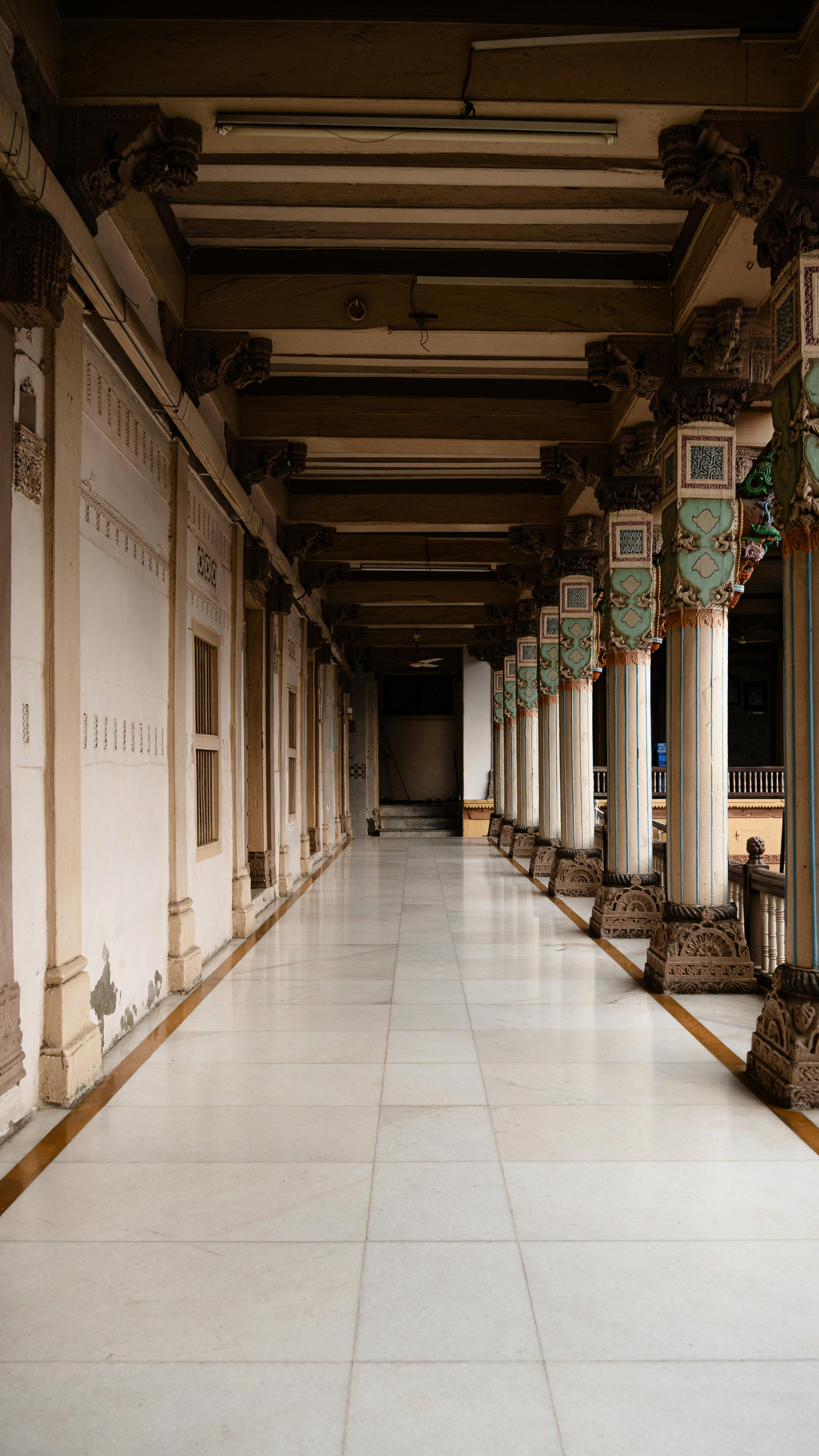 View of a Hallway with Pillars on the Side · Free Stock Photo