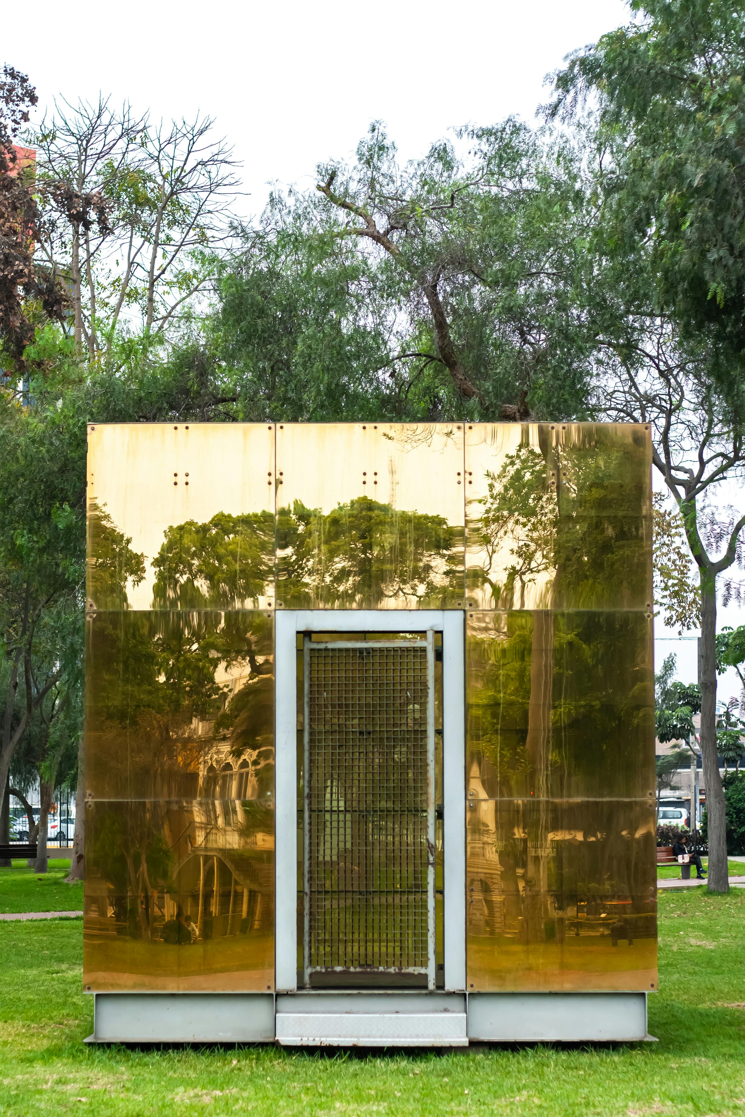 A Building with Reflective Walls in the Park · Free Stock Photo