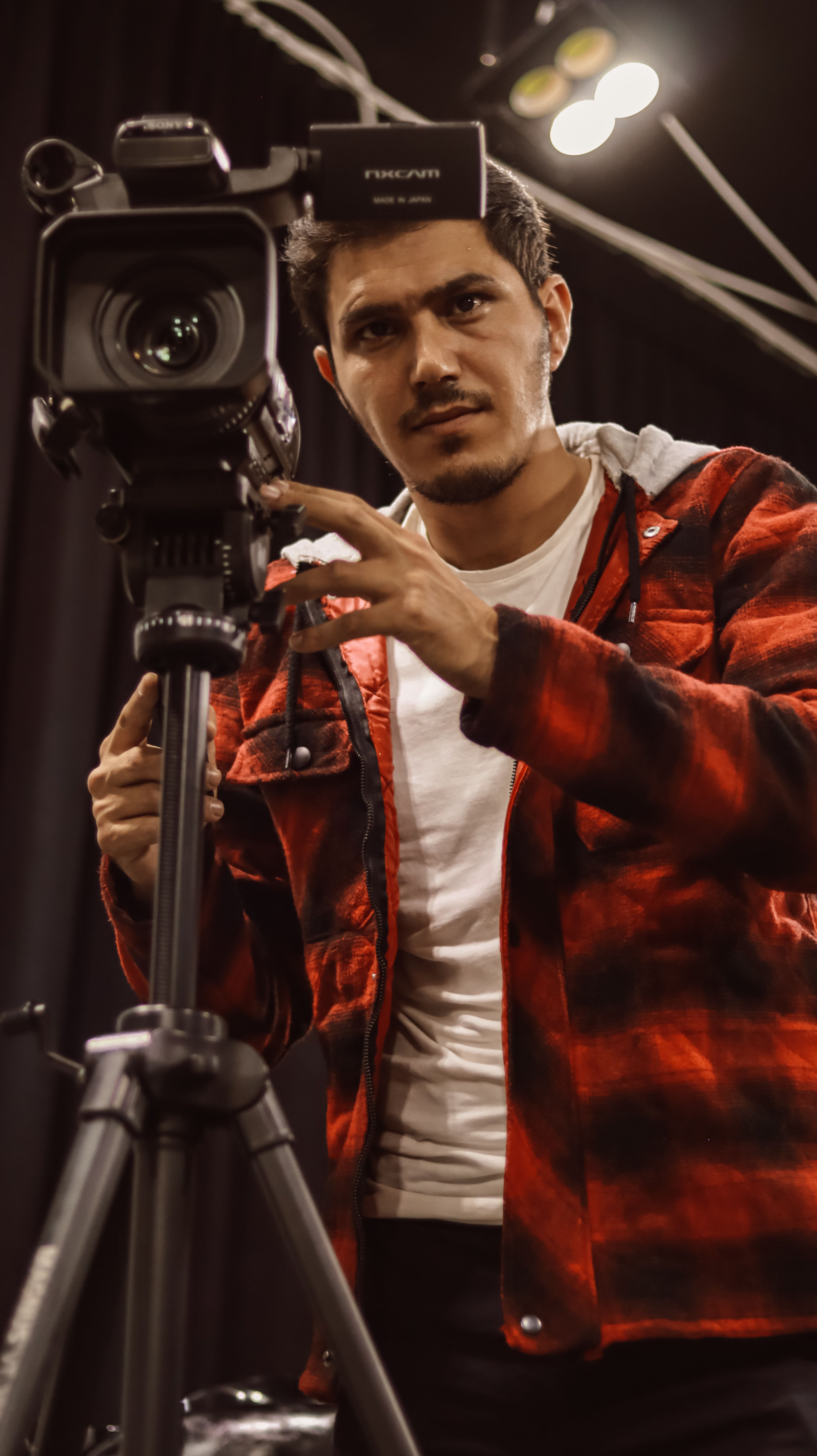 Man Standing and Using Camera · Free Stock Photo