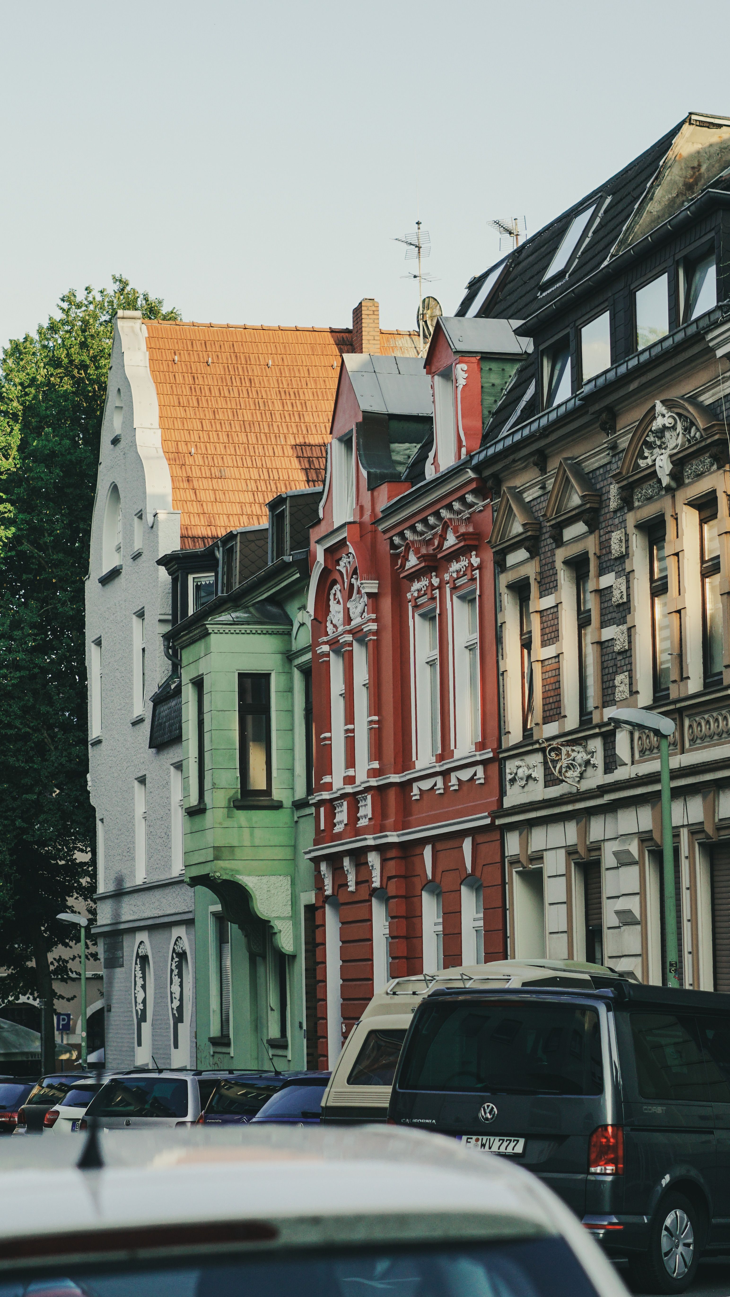A street with many colorful buildings and cars · Free Stock Photo