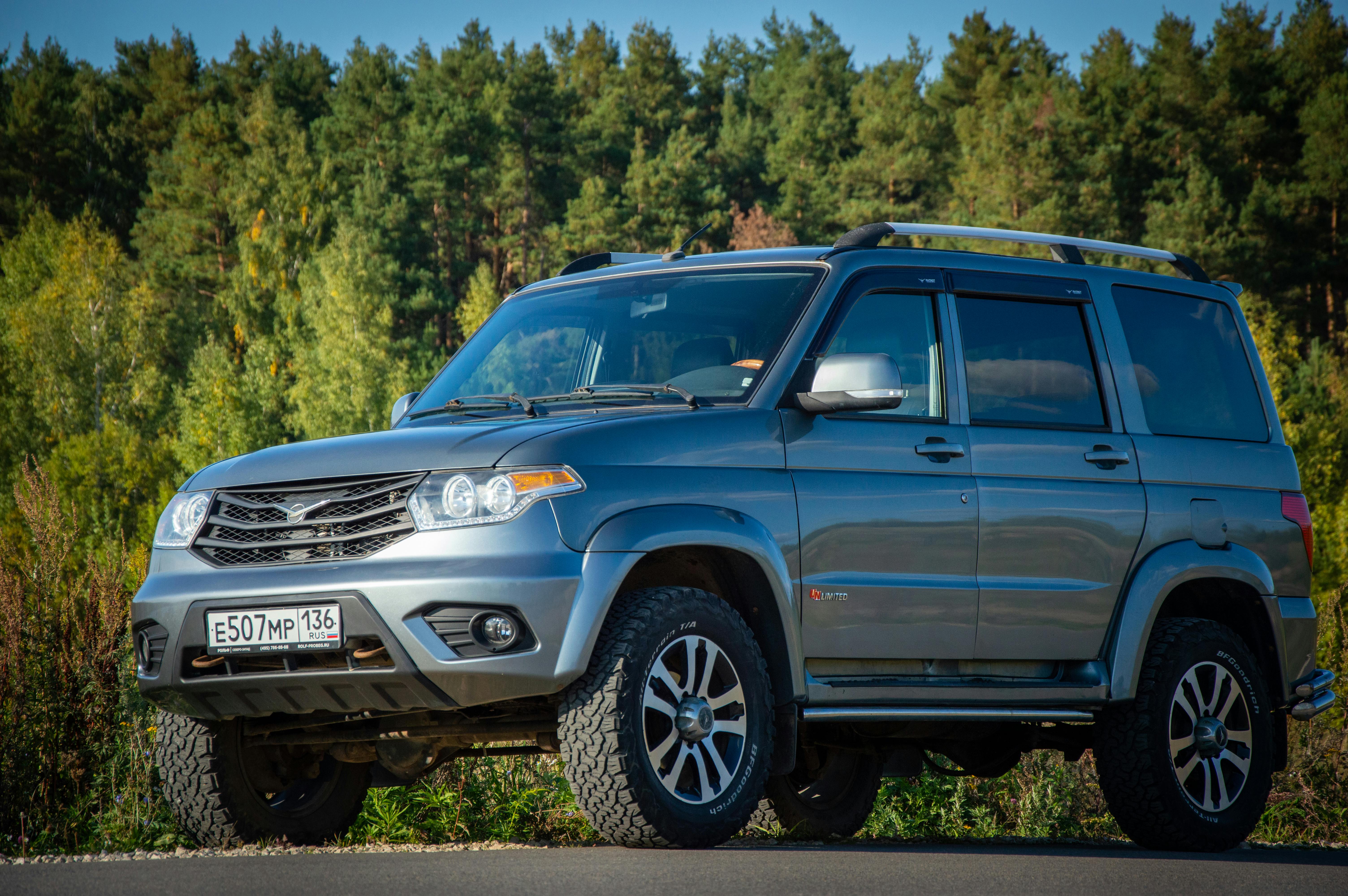 Silver SUV Car · Free Stock Photo
