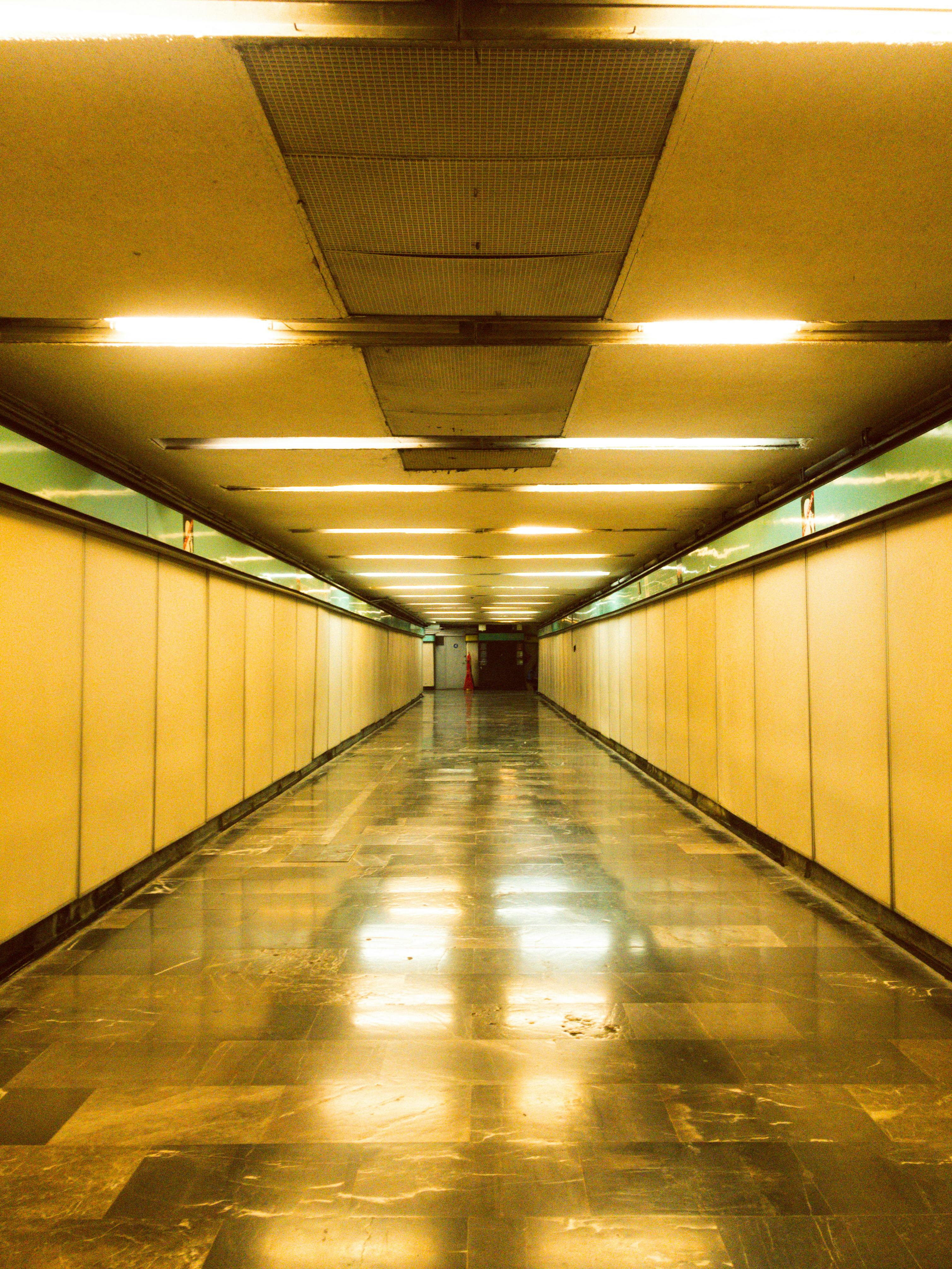Empty Hallway · Free Stock Photo