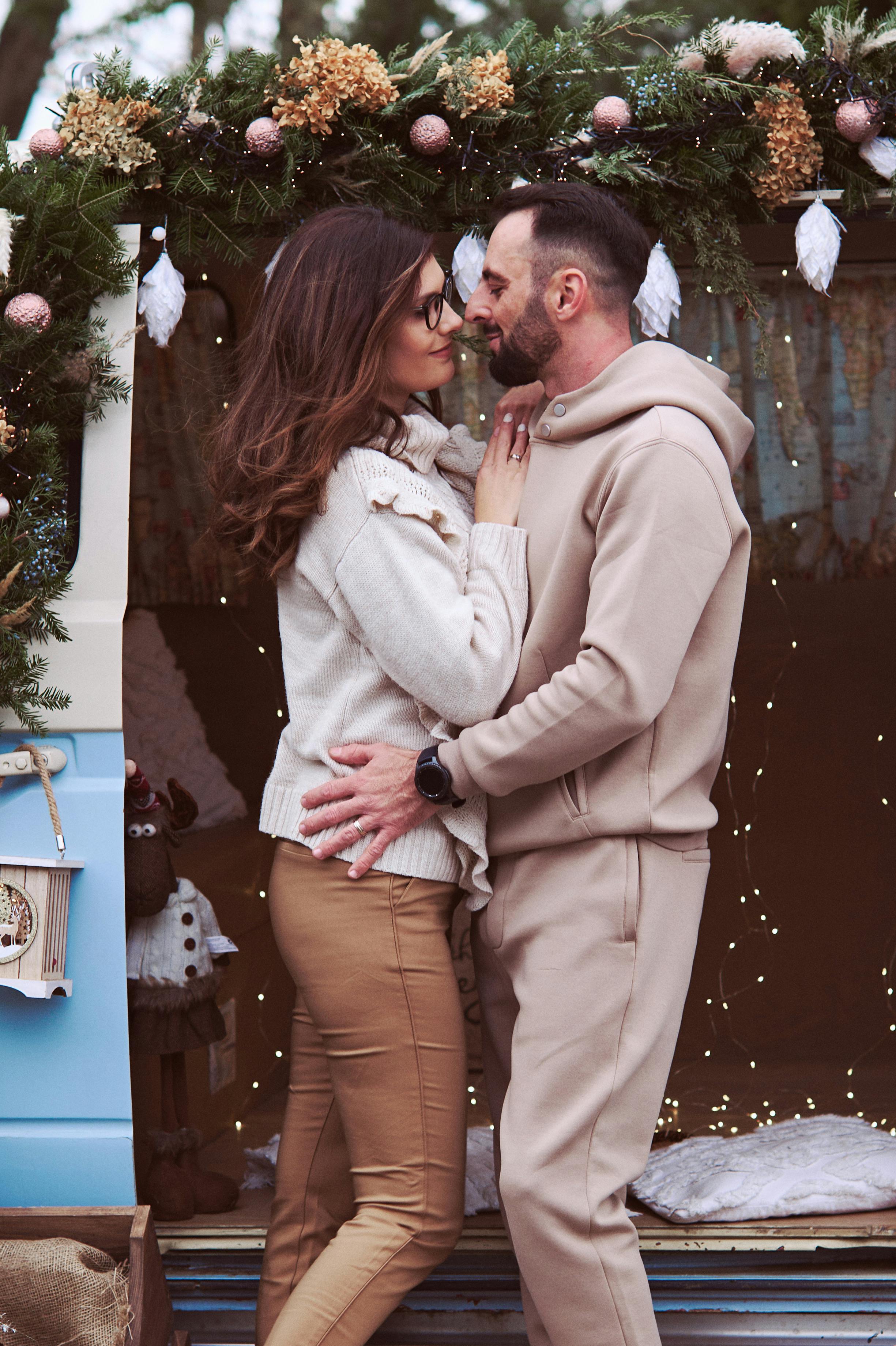 Hugging Yourself Drawing Photos, Download The BEST Free Hugging ...