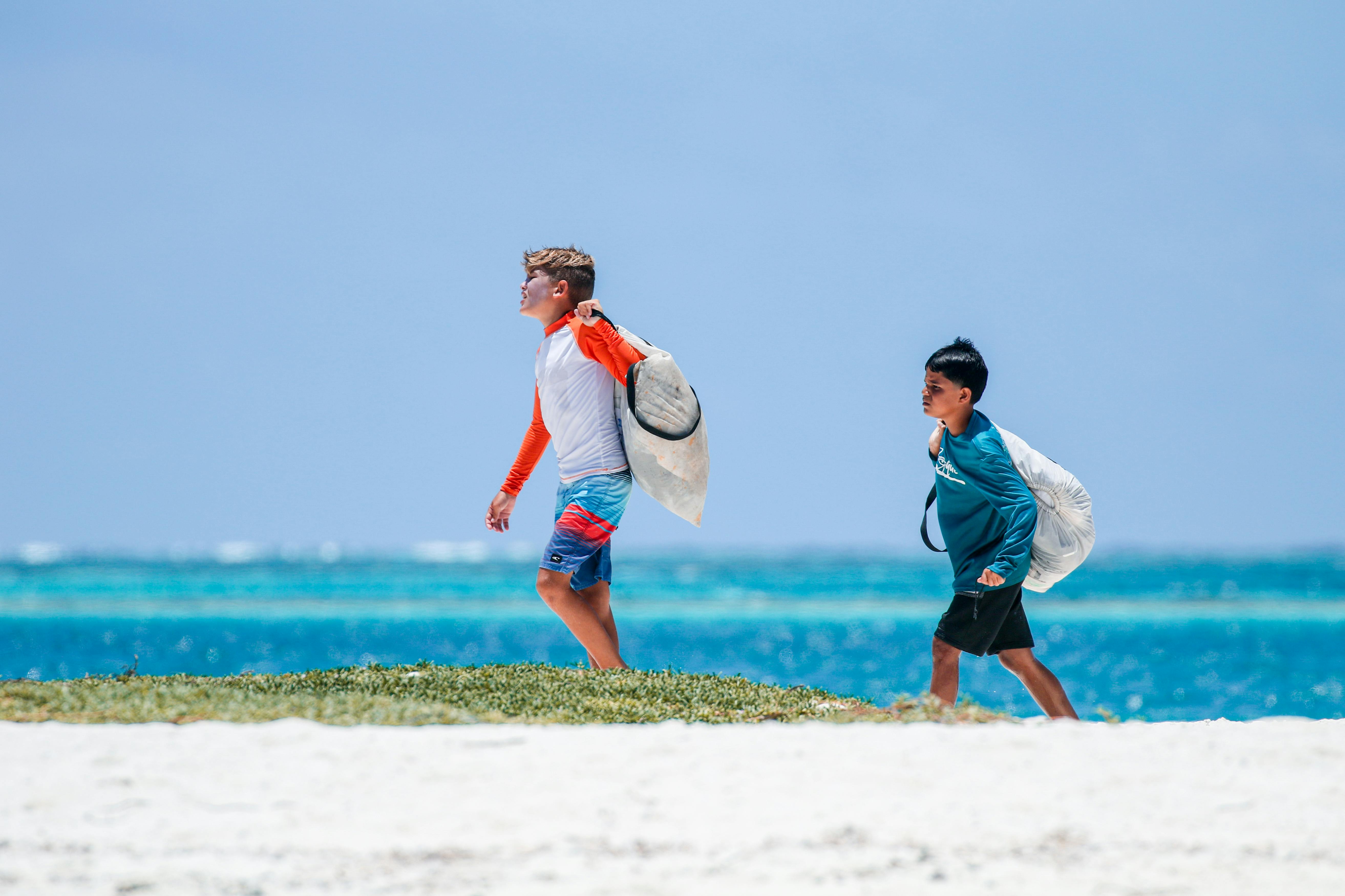 Boys Back Photos, Download The BEST Free Boys Back Stock Photos & HD Images