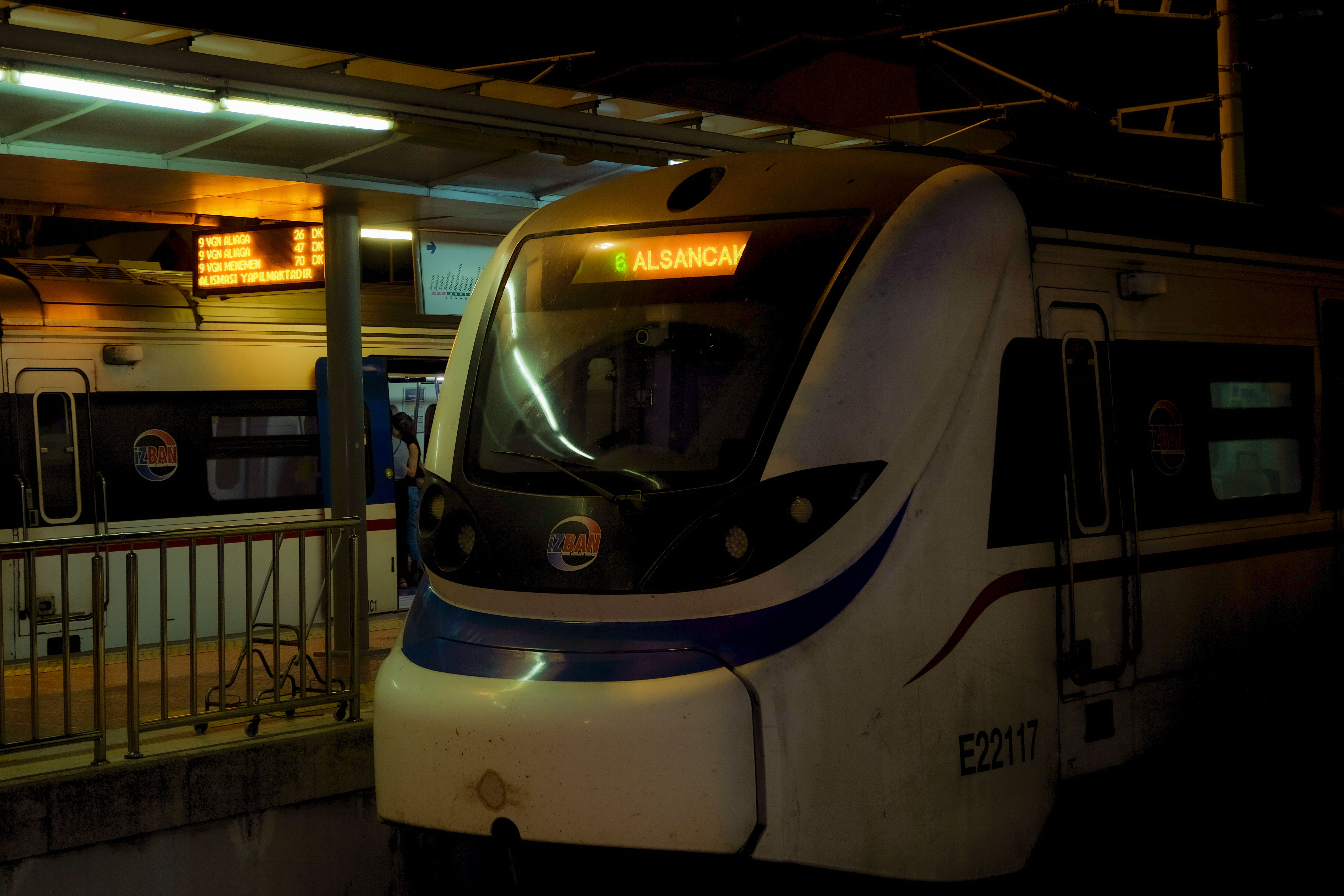 Night Metro Photos, Download The BEST Free Night Metro Stock Photos ...