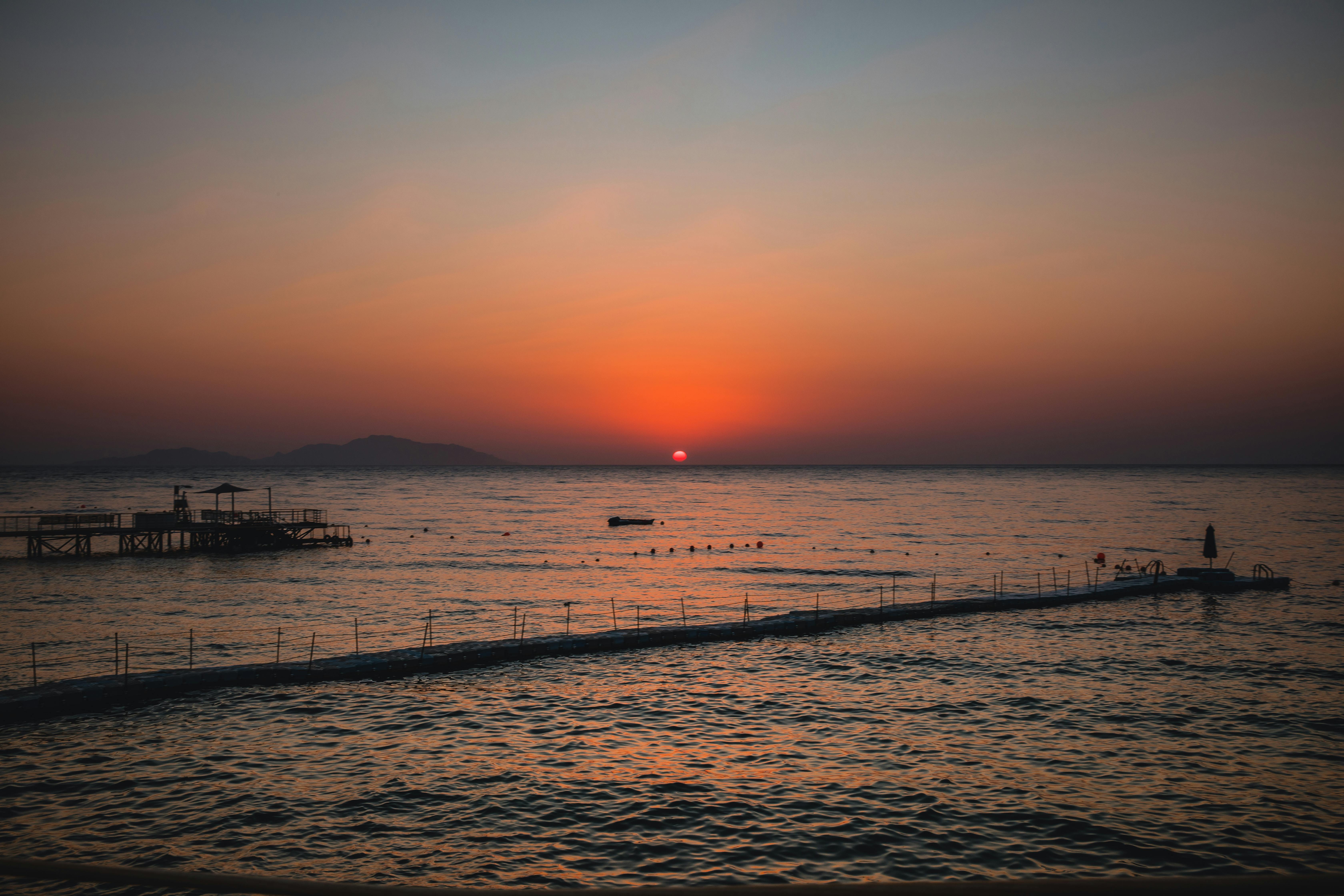 Red Sun Rising Over the Sea · Free Stock Photo