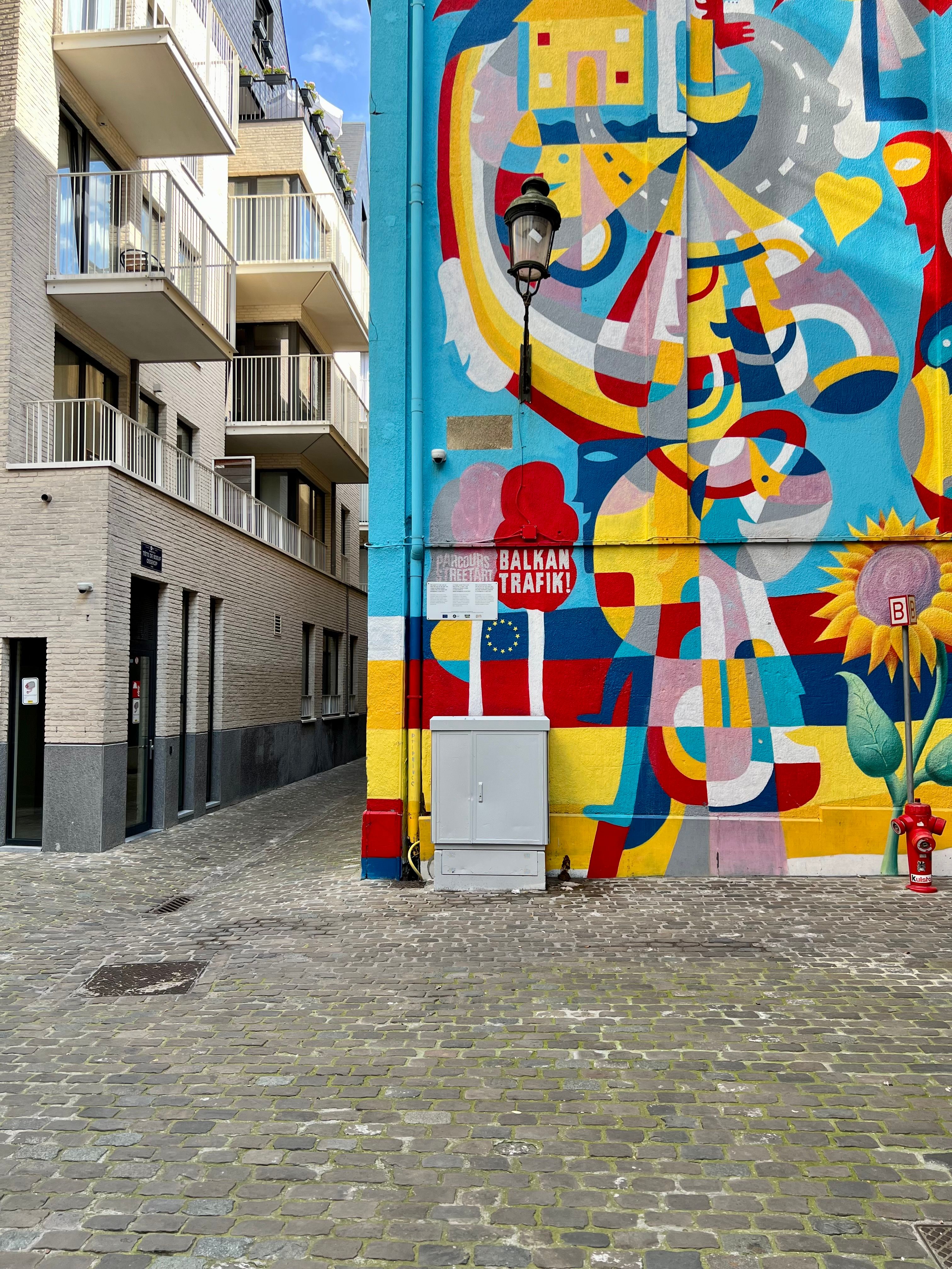 A Colorful Mural on the Wall of a Building in City · Free Stock Photo