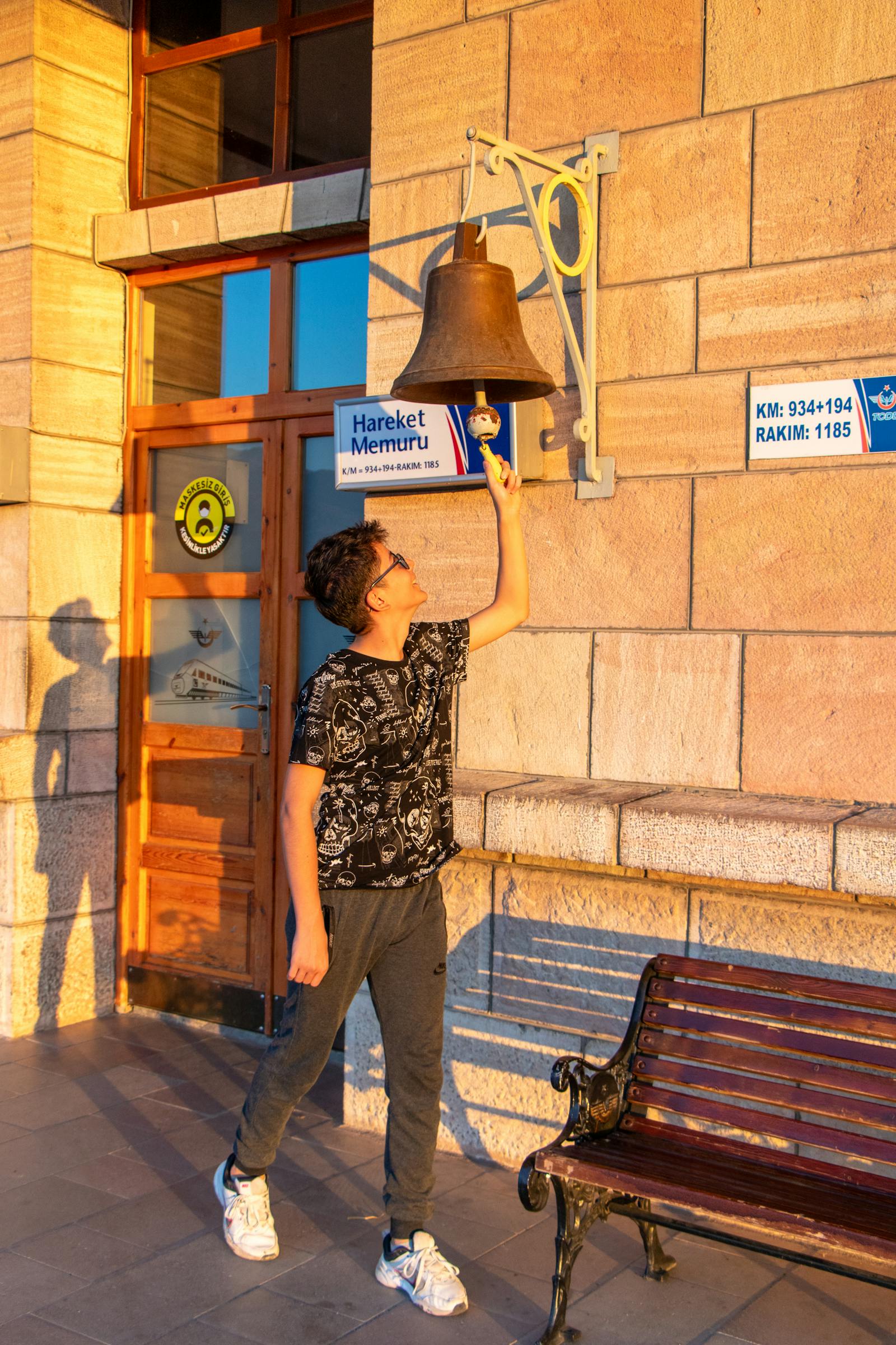 Salvation Army Bell Ringing Photos, Download The BEST Free Salvation ...