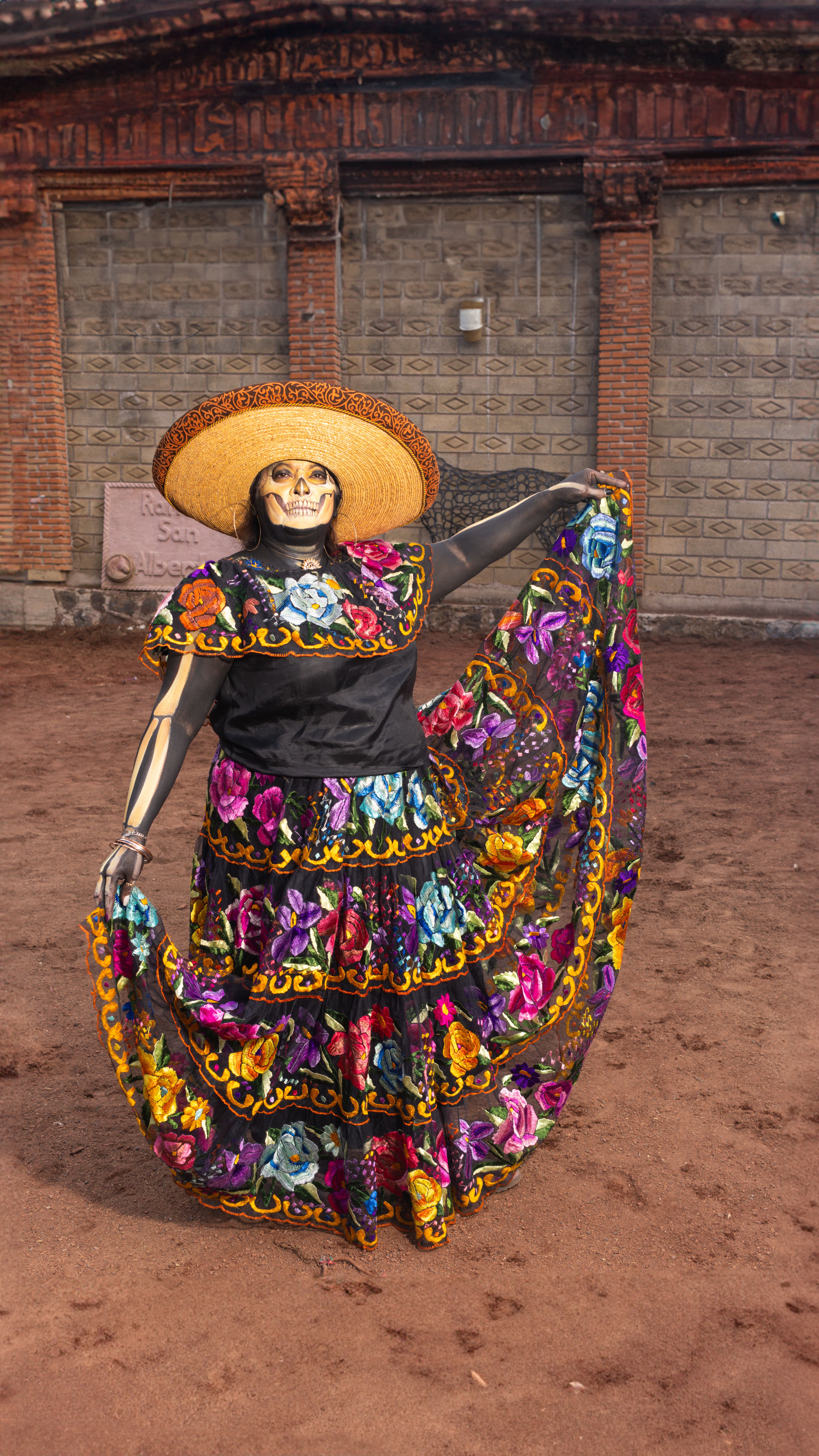 Traditional Mexican Catrina Costume and Makeup for the Day of the Dead ...