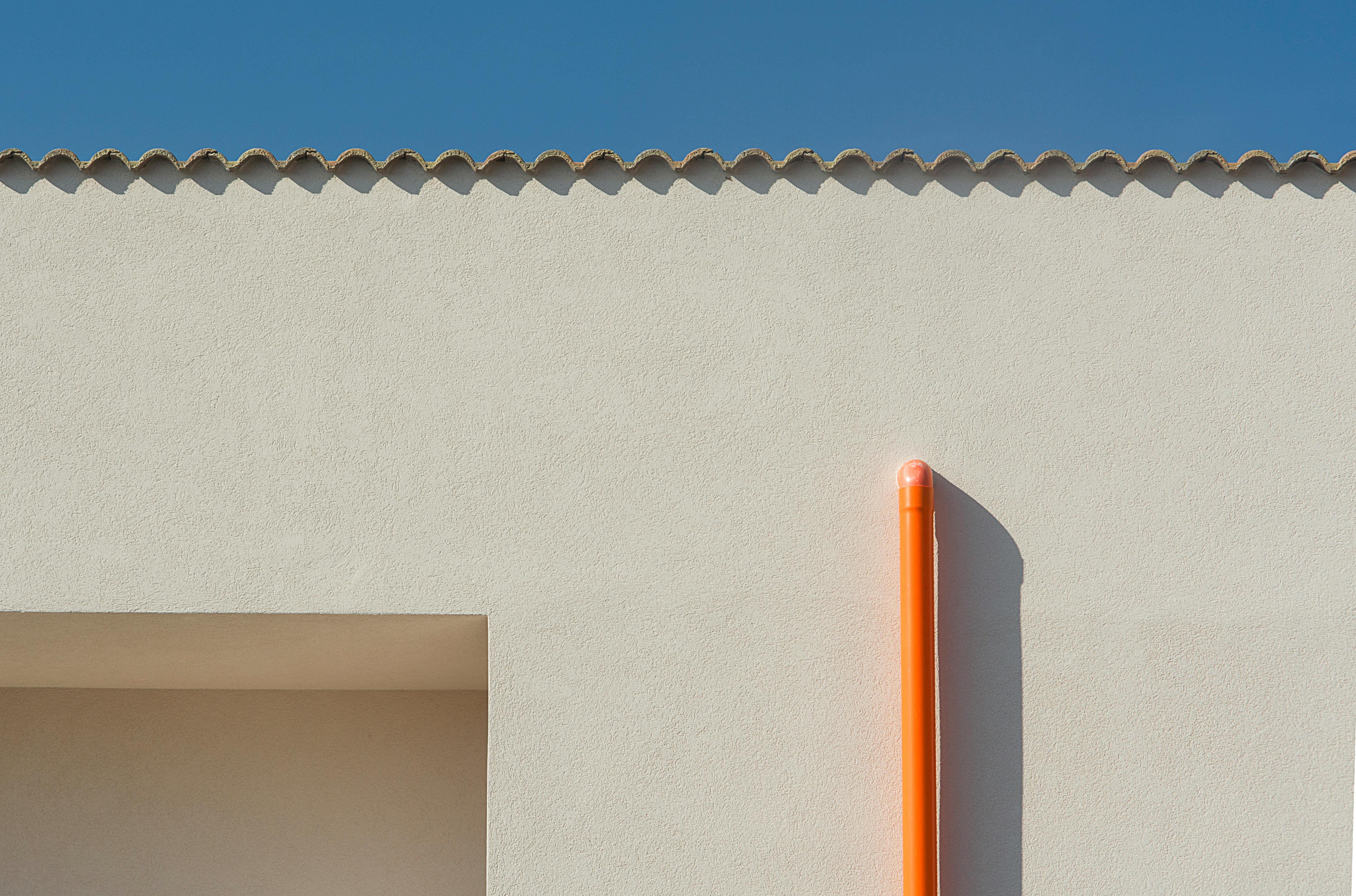White Wall with Gutter · Free Stock Photo