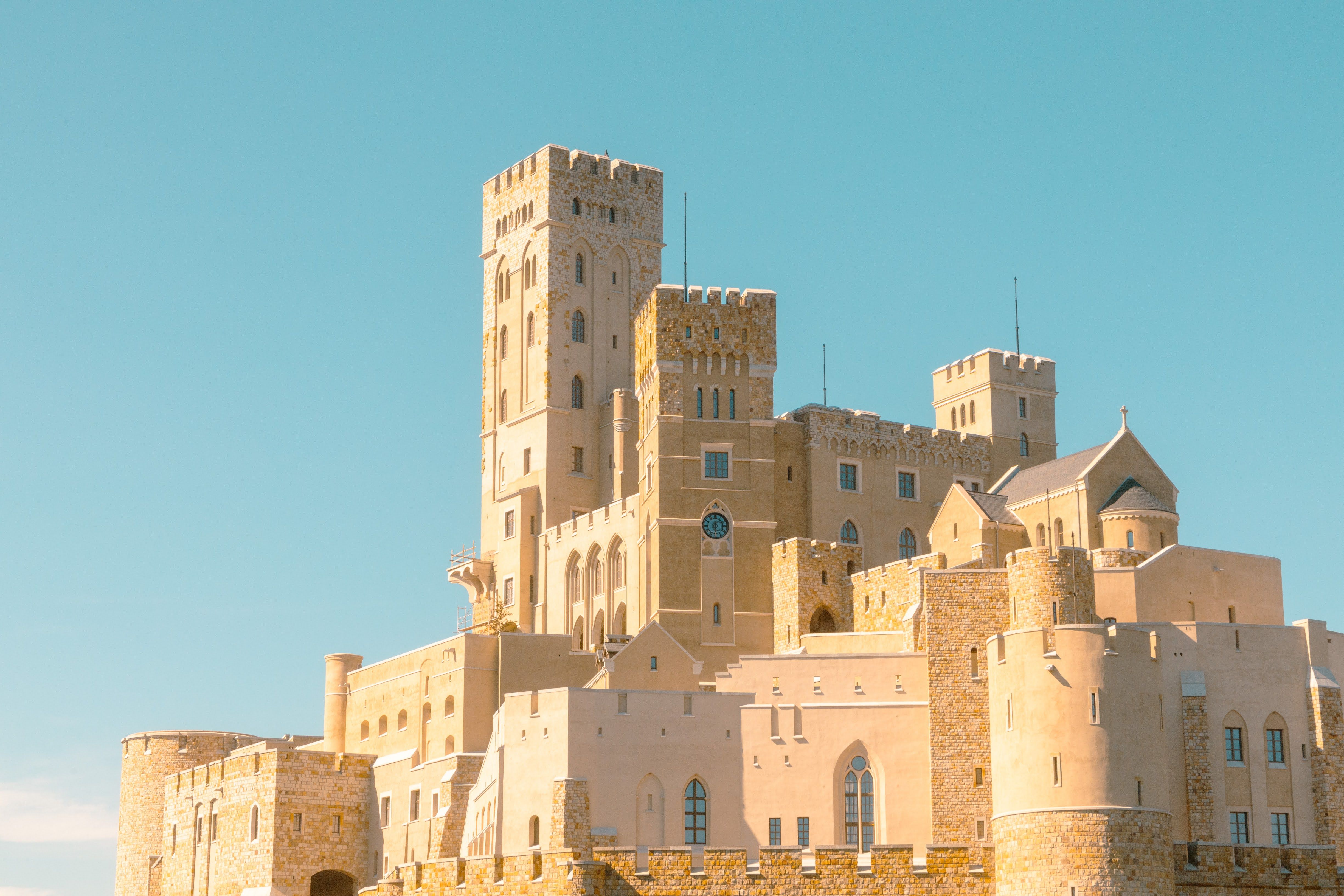 Monumental Castle Building · Free Stock Photo