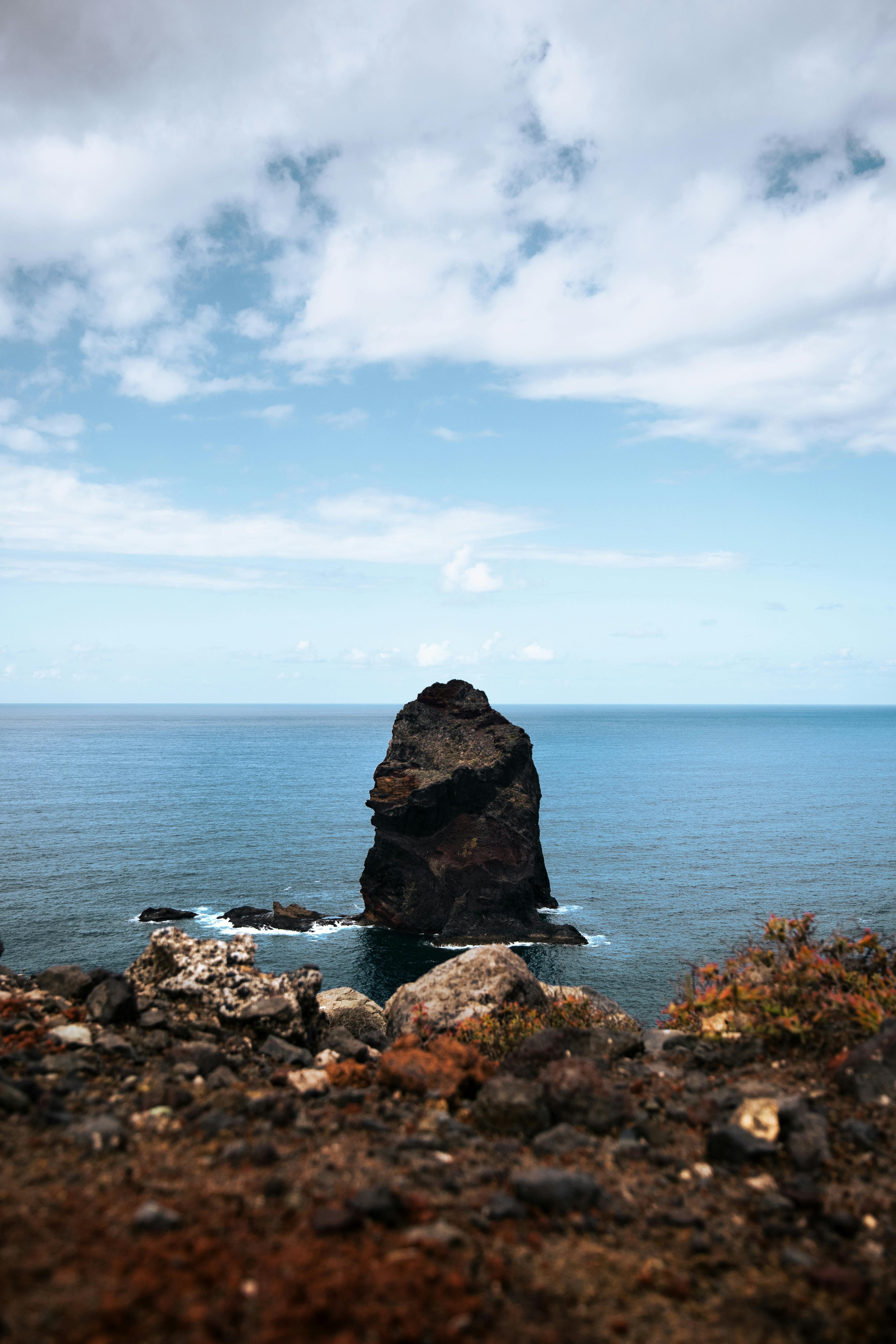 Rocks on Shore · Free Stock Photo