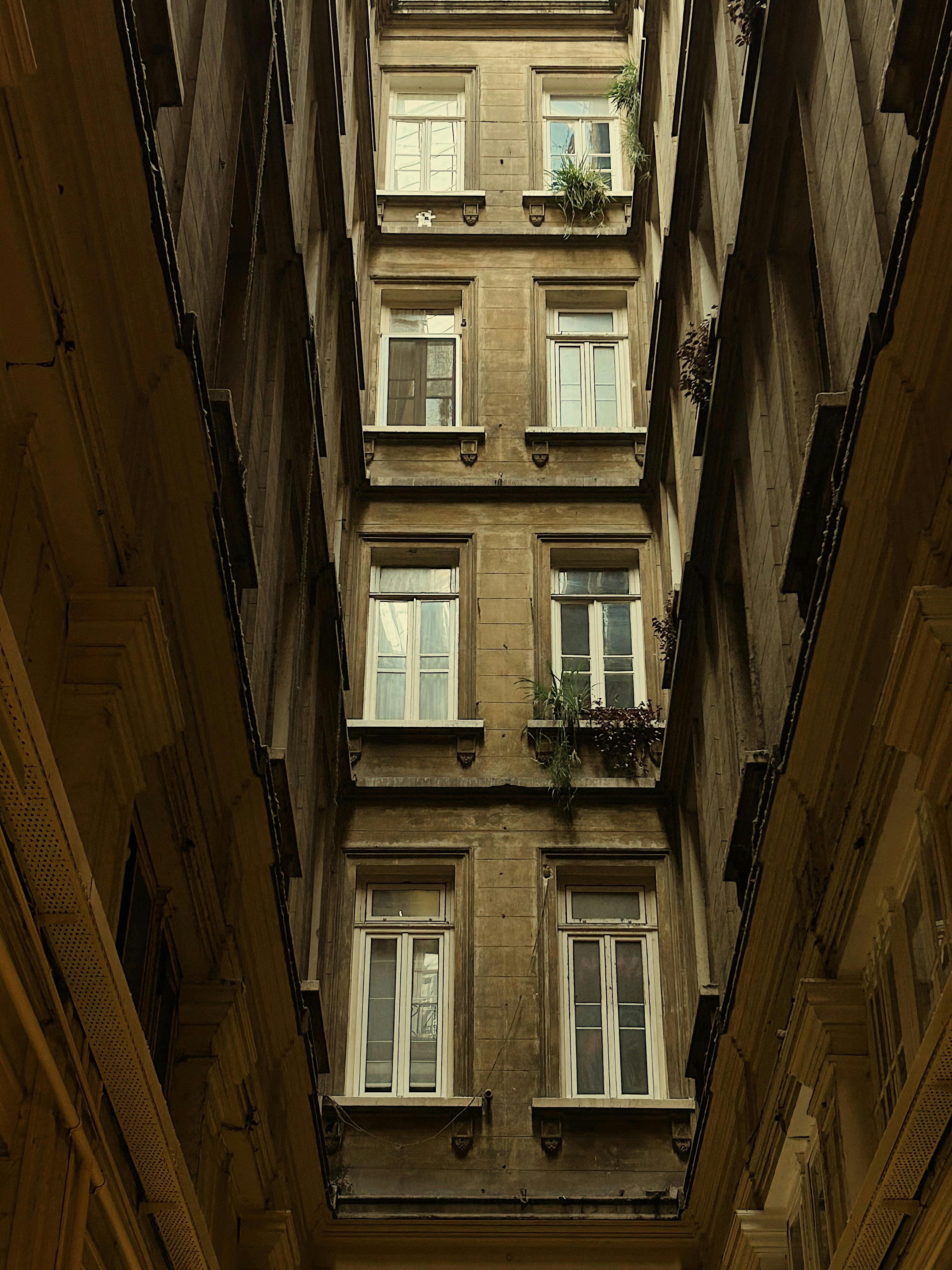 Old Tenement from Inner Courtyard · Free Stock Photo