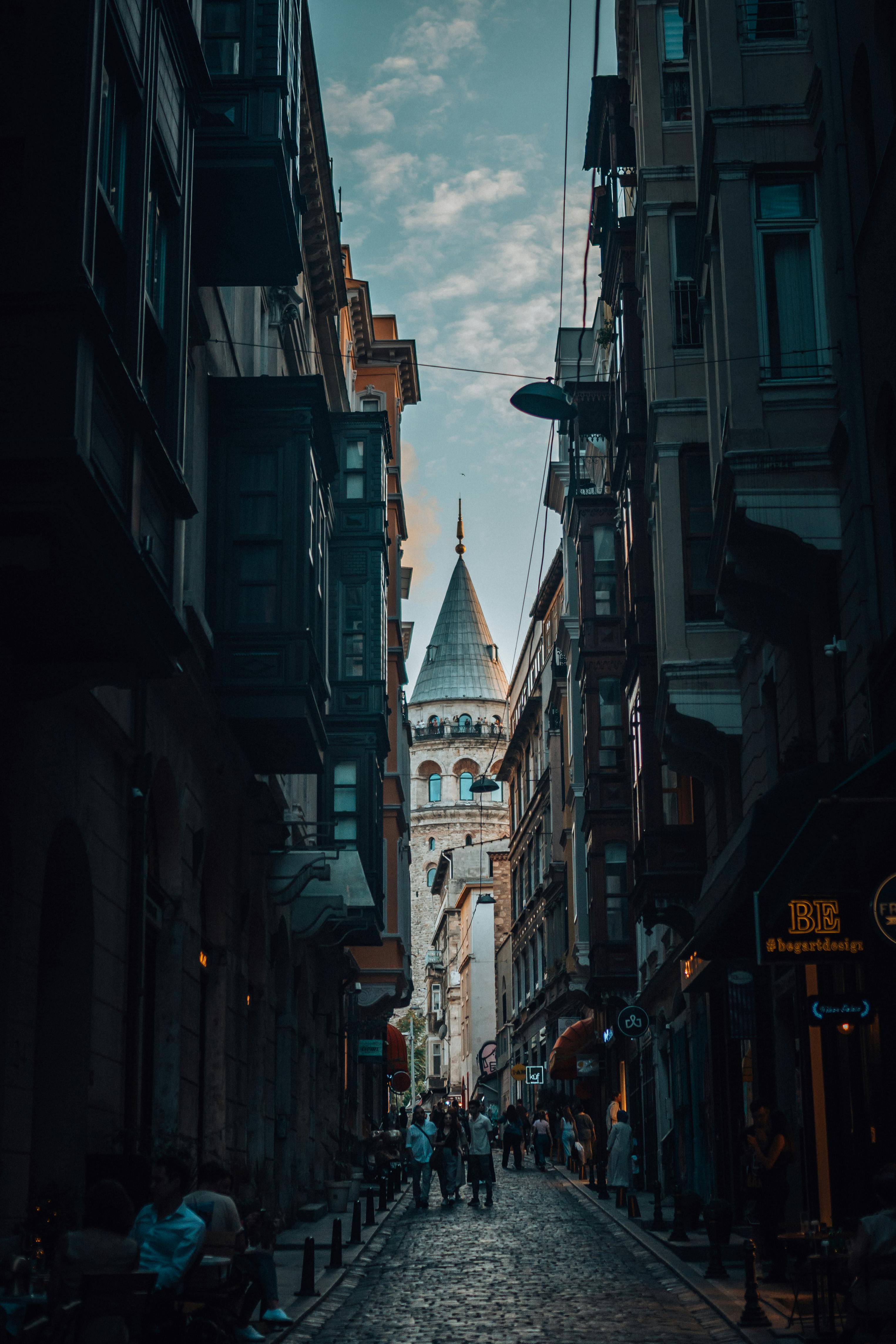 Narrow Alley in Istanbul, Turkey · Free Stock Photo