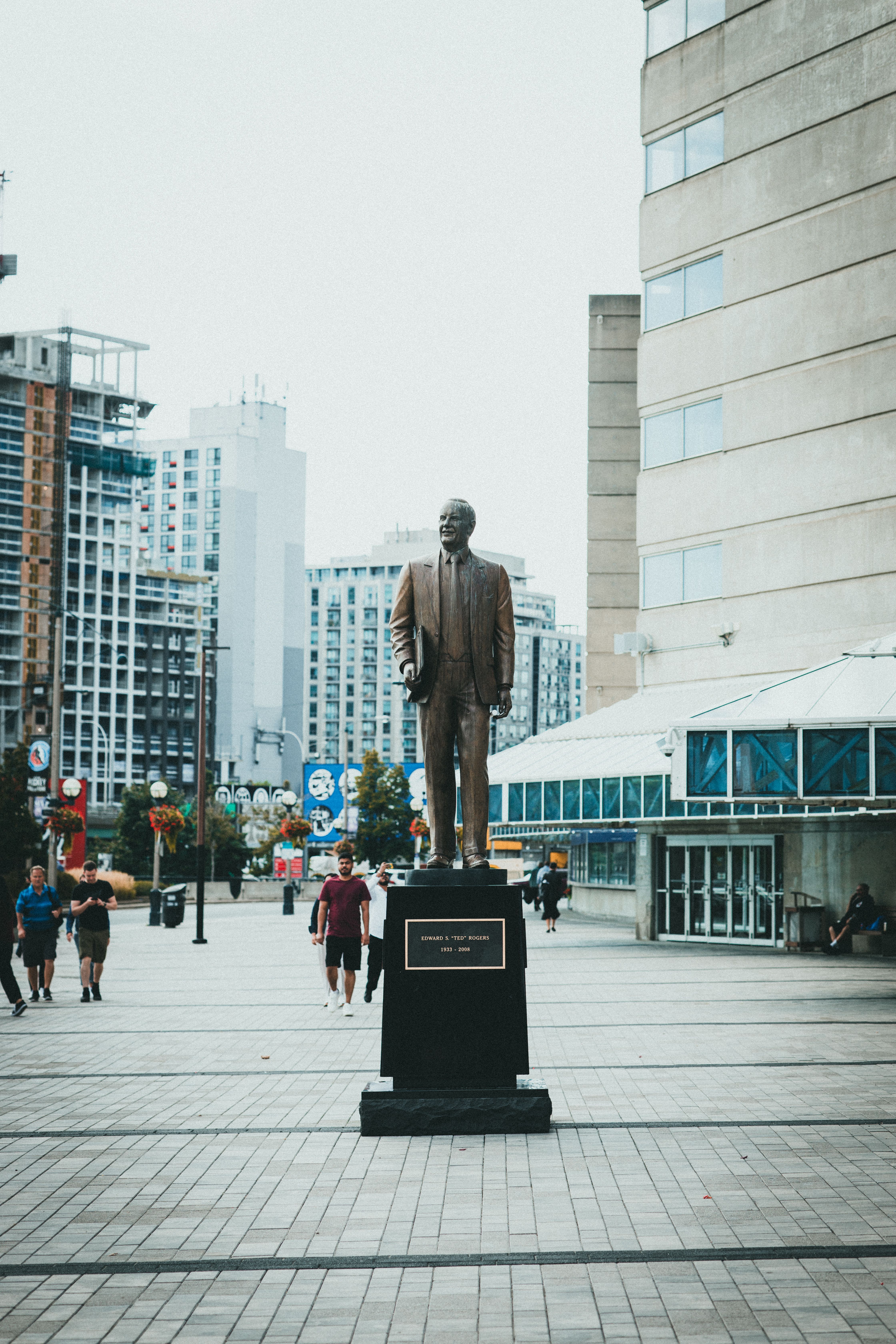 Statue of Ted Rogers Outside the Rogers Centre, Toronto, Ontario ...