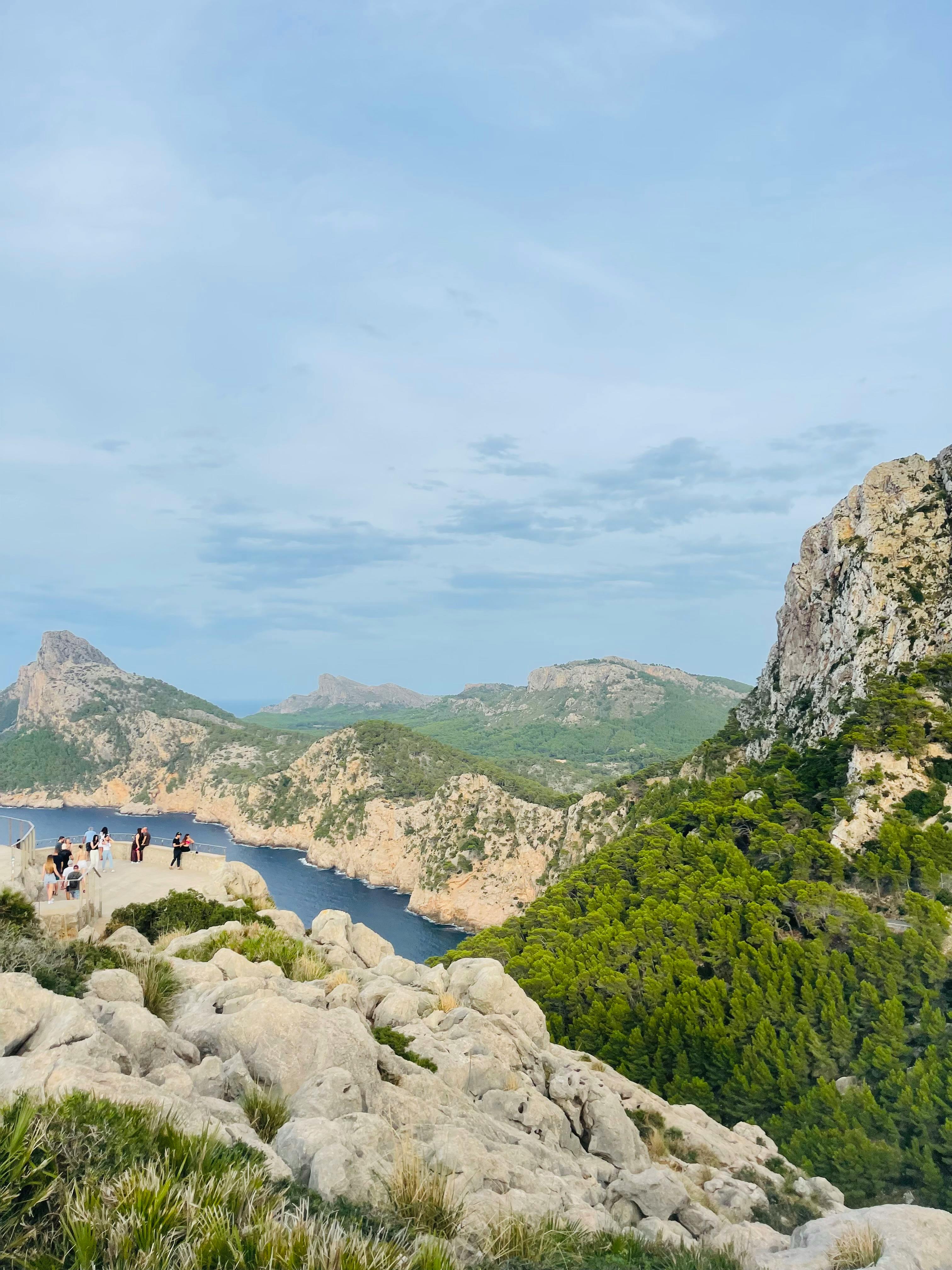 People at a Viewpoint in the Mountains · Free Stock Photo