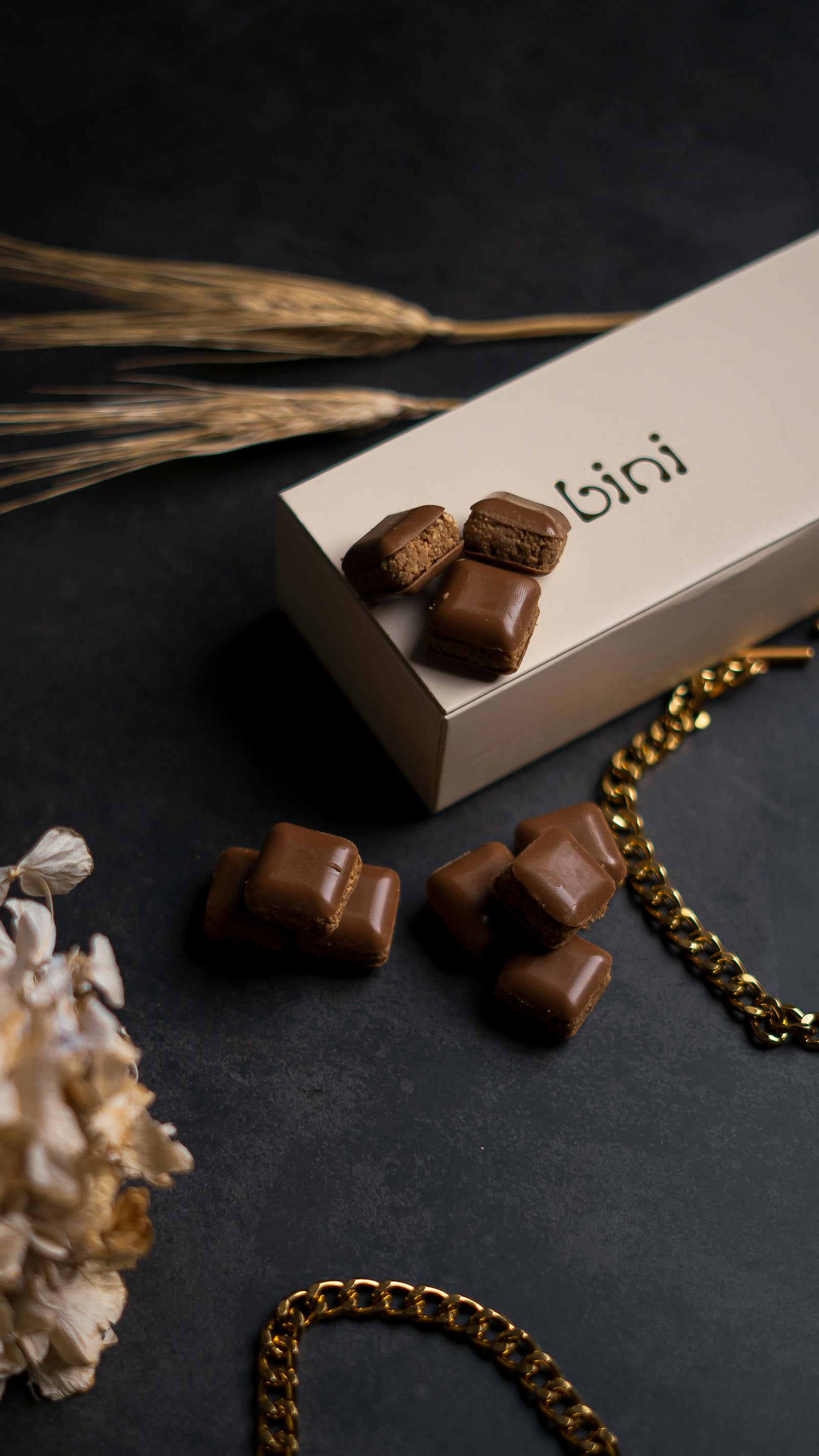 Gold Chains Photos, Download The BEST Free Gold Chains Stock Photos ...