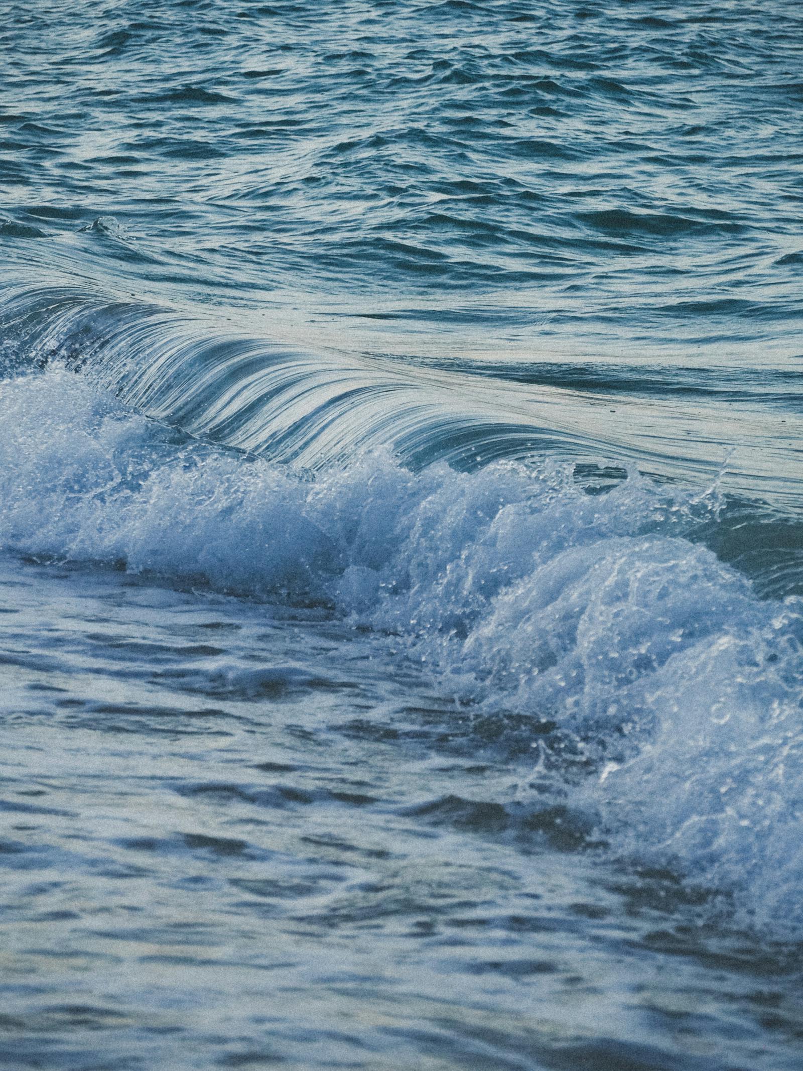 Rolling Waves Photos, Download The BEST Free Rolling Waves Stock Photos ...