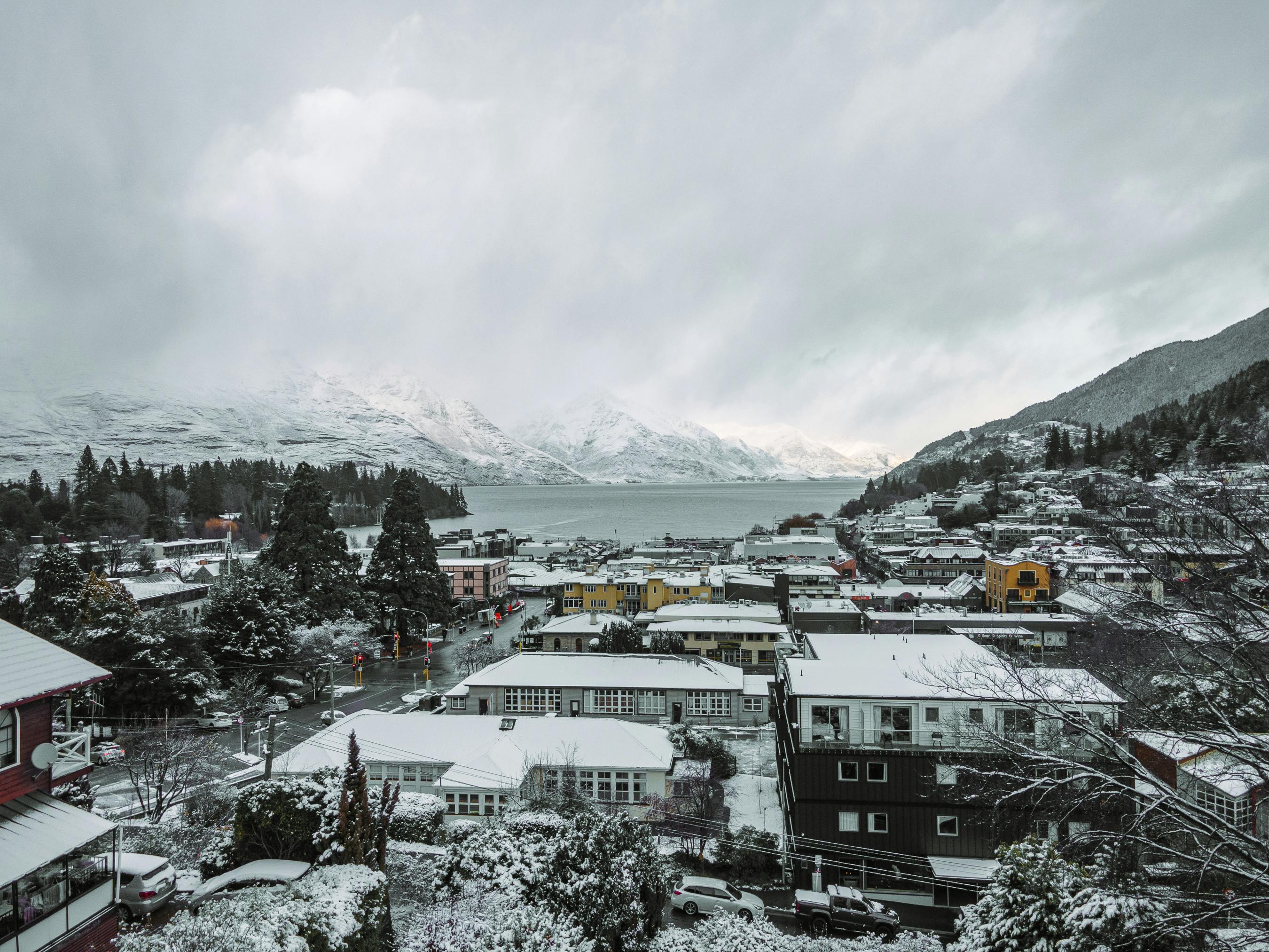 Winter Brick Houses Photos, Download The BEST Free Winter Brick Houses ...