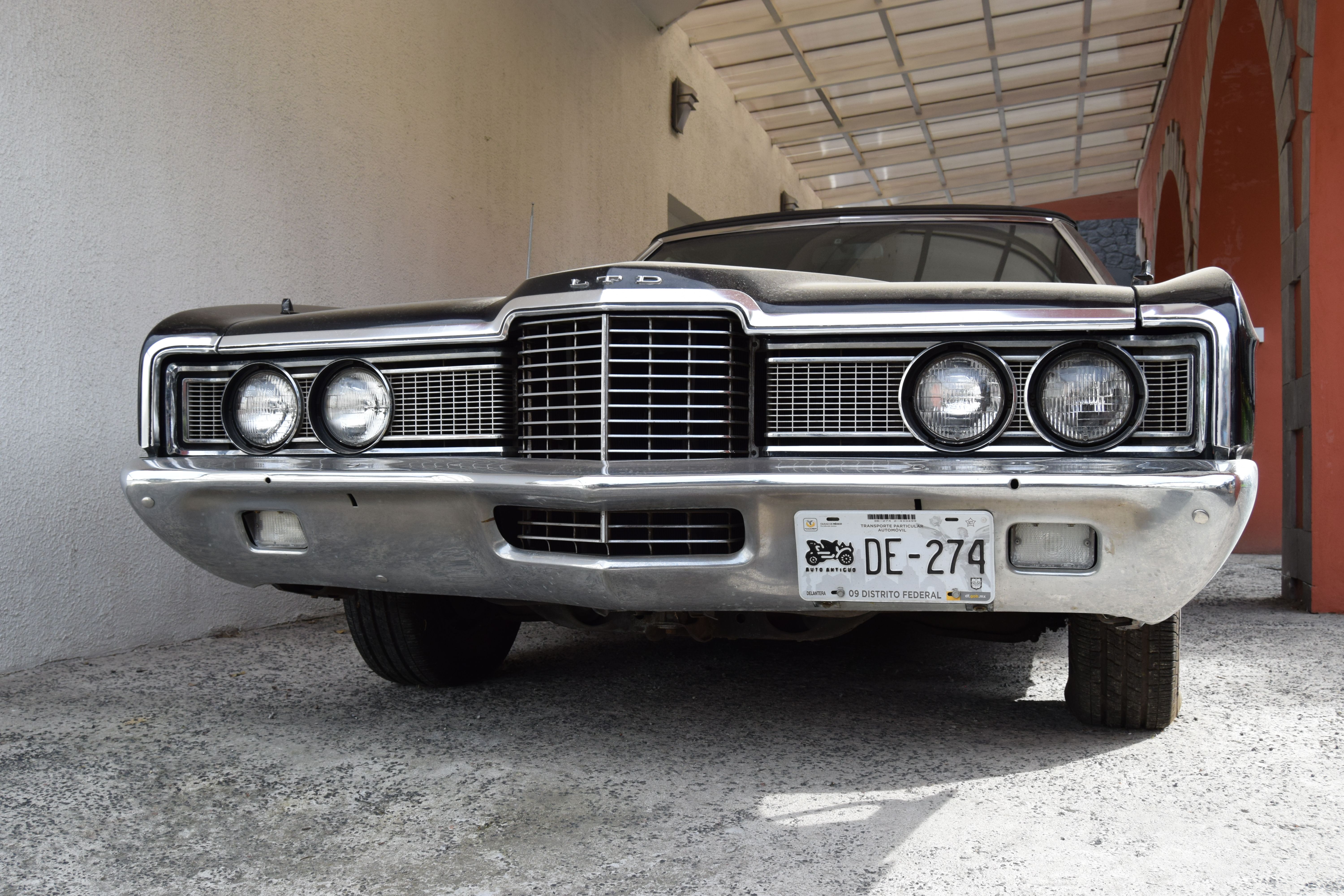 Front of Classic Ford LTD · Free Stock Photo
