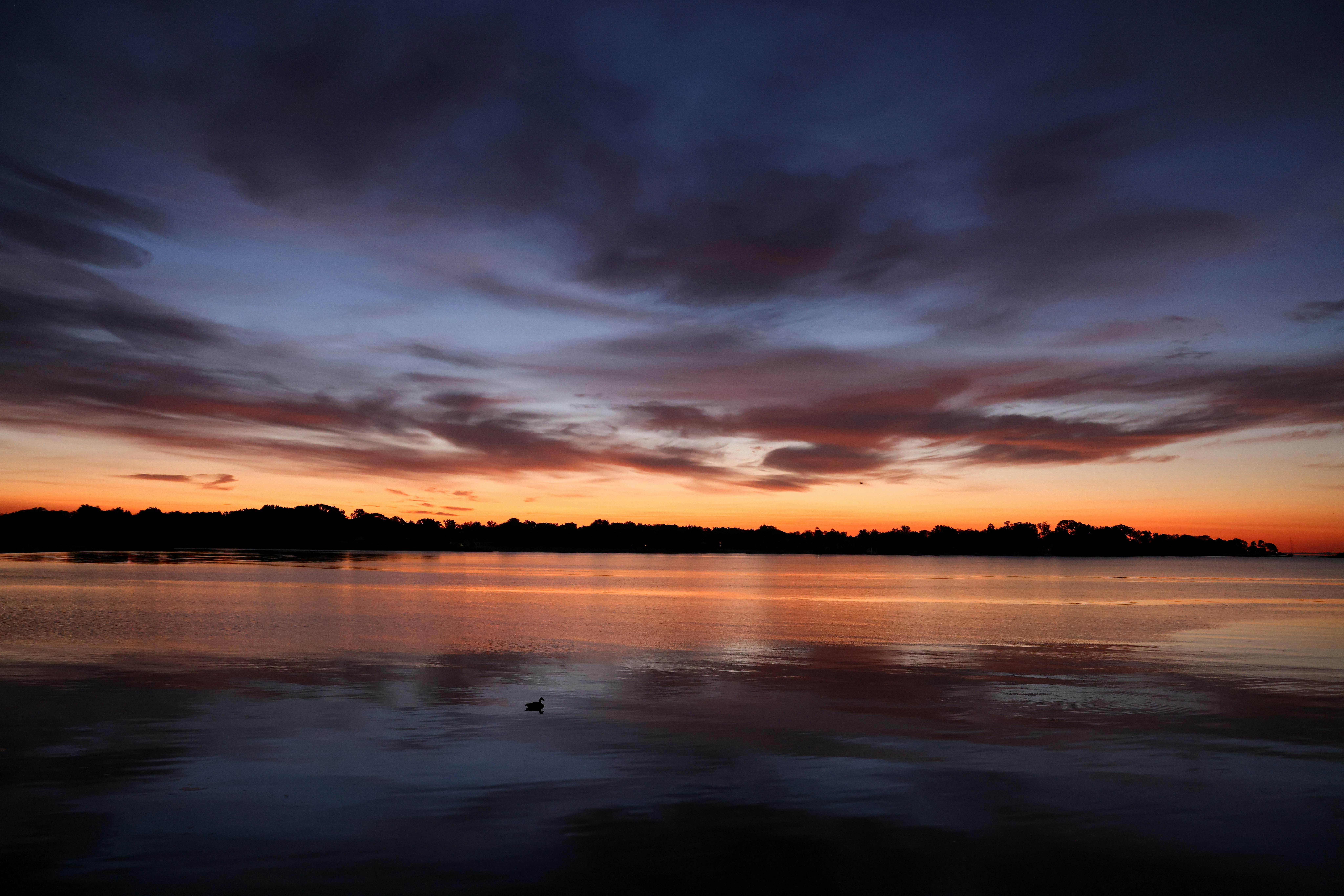 Calm Lake at Sunset · Free Stock Photo
