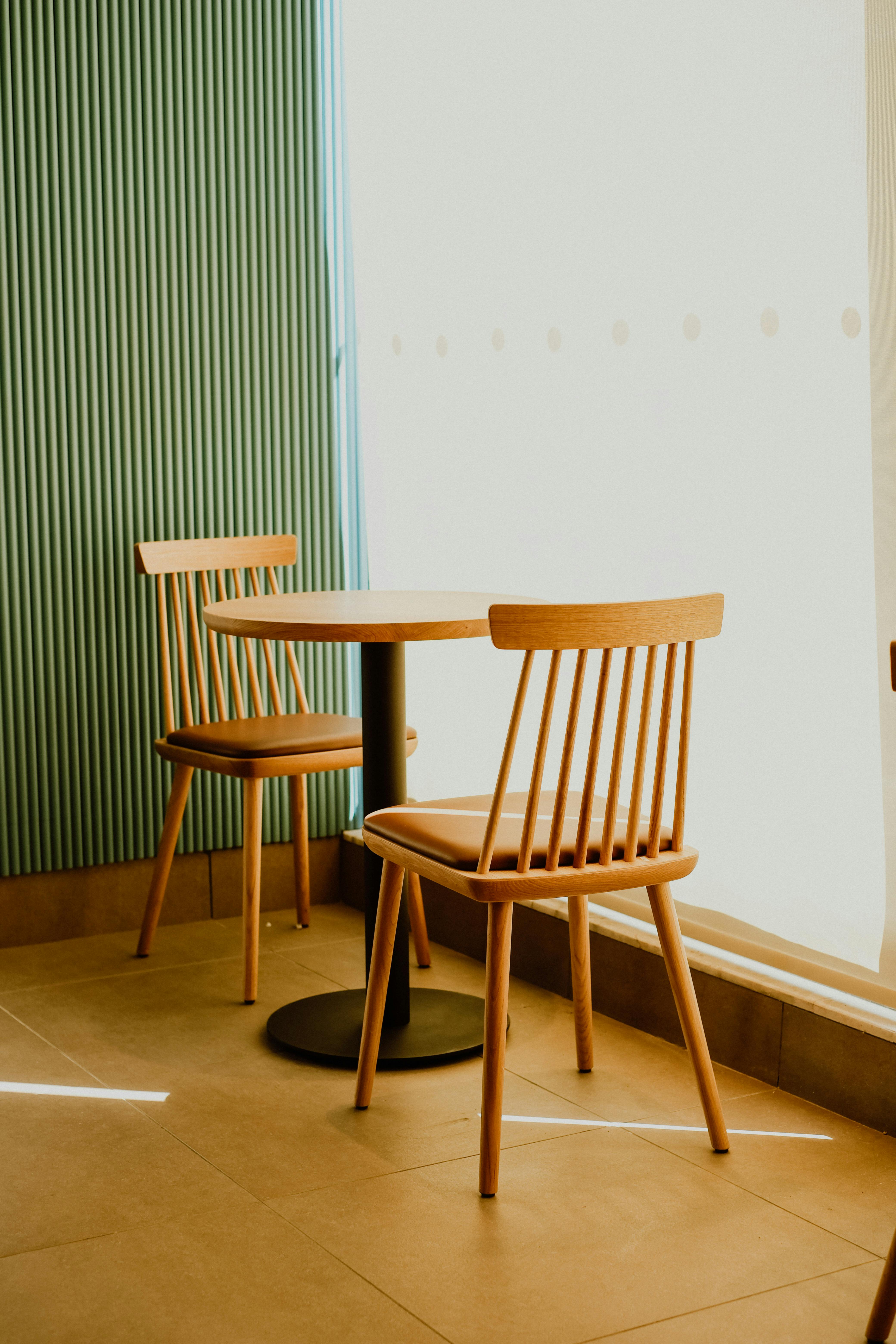 Periodic Table with Turkish Names on Wall in Restaurant · Free Stock Photo