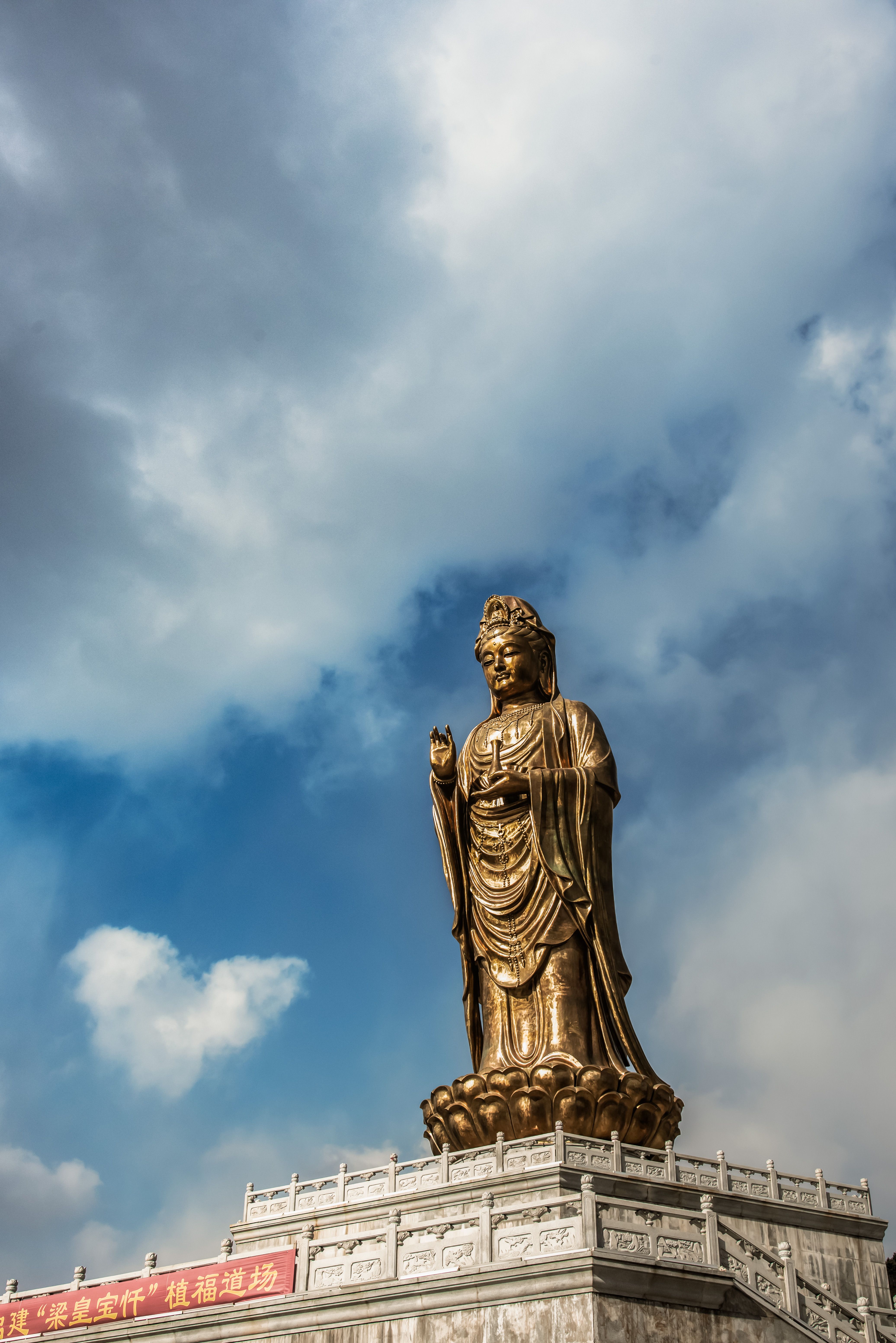 Monument on a Square in China · Free Stock Photo