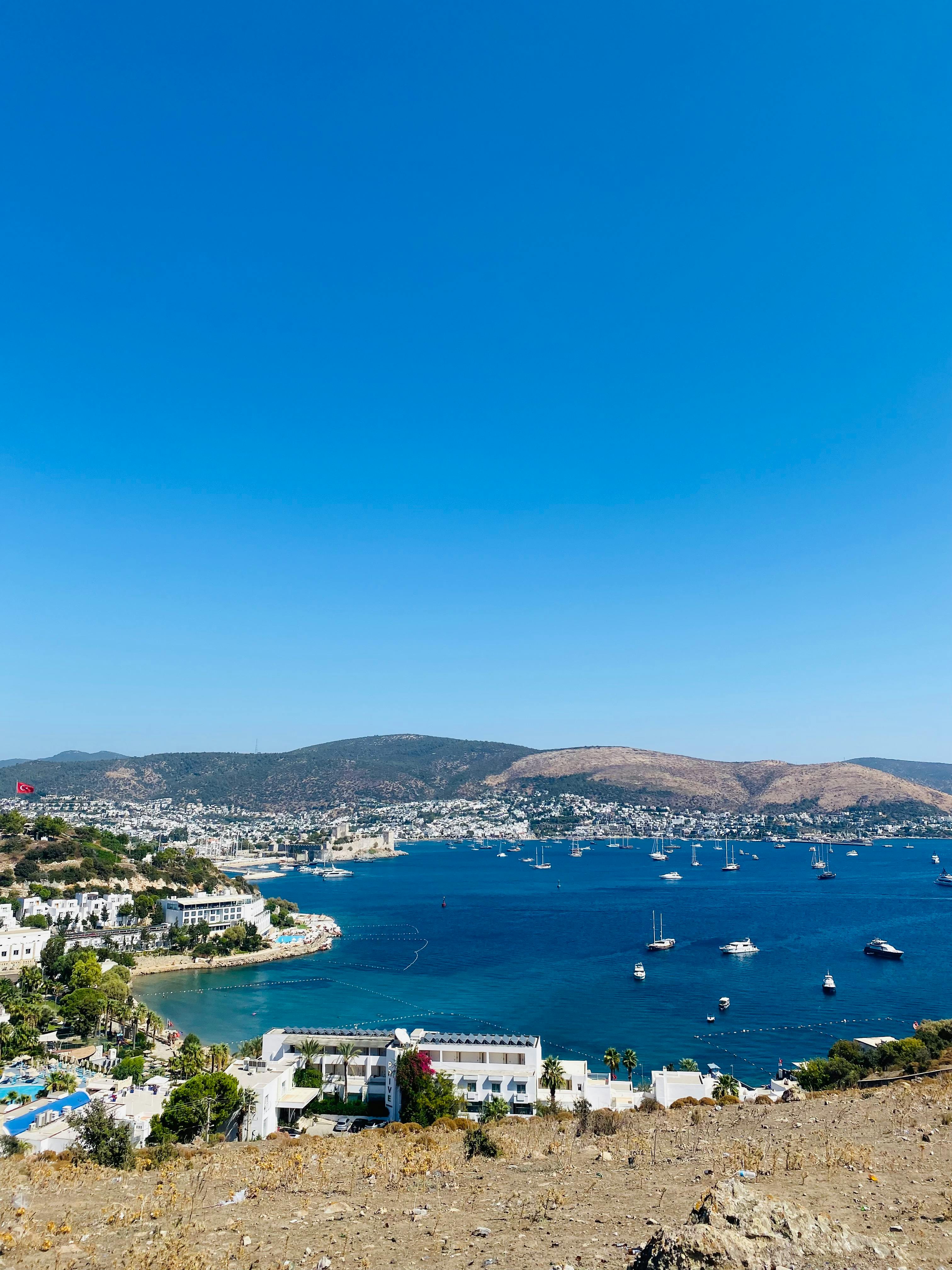 Clear Sky over Bay and Town on Sea Shore in Turkey · Free Stock Photo