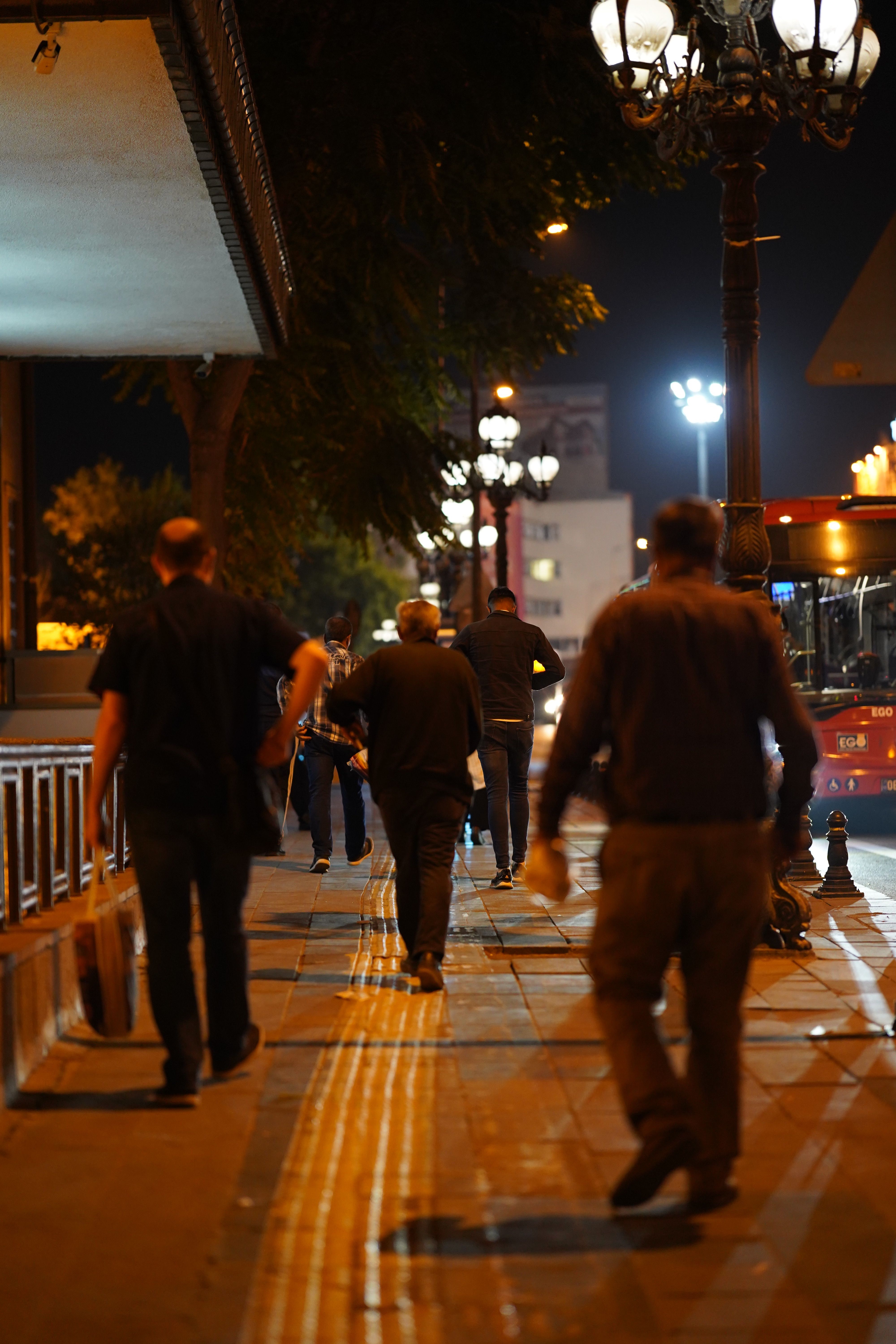 Man Walking In The Night Photos, Download The BEST Free Man Walking In ...