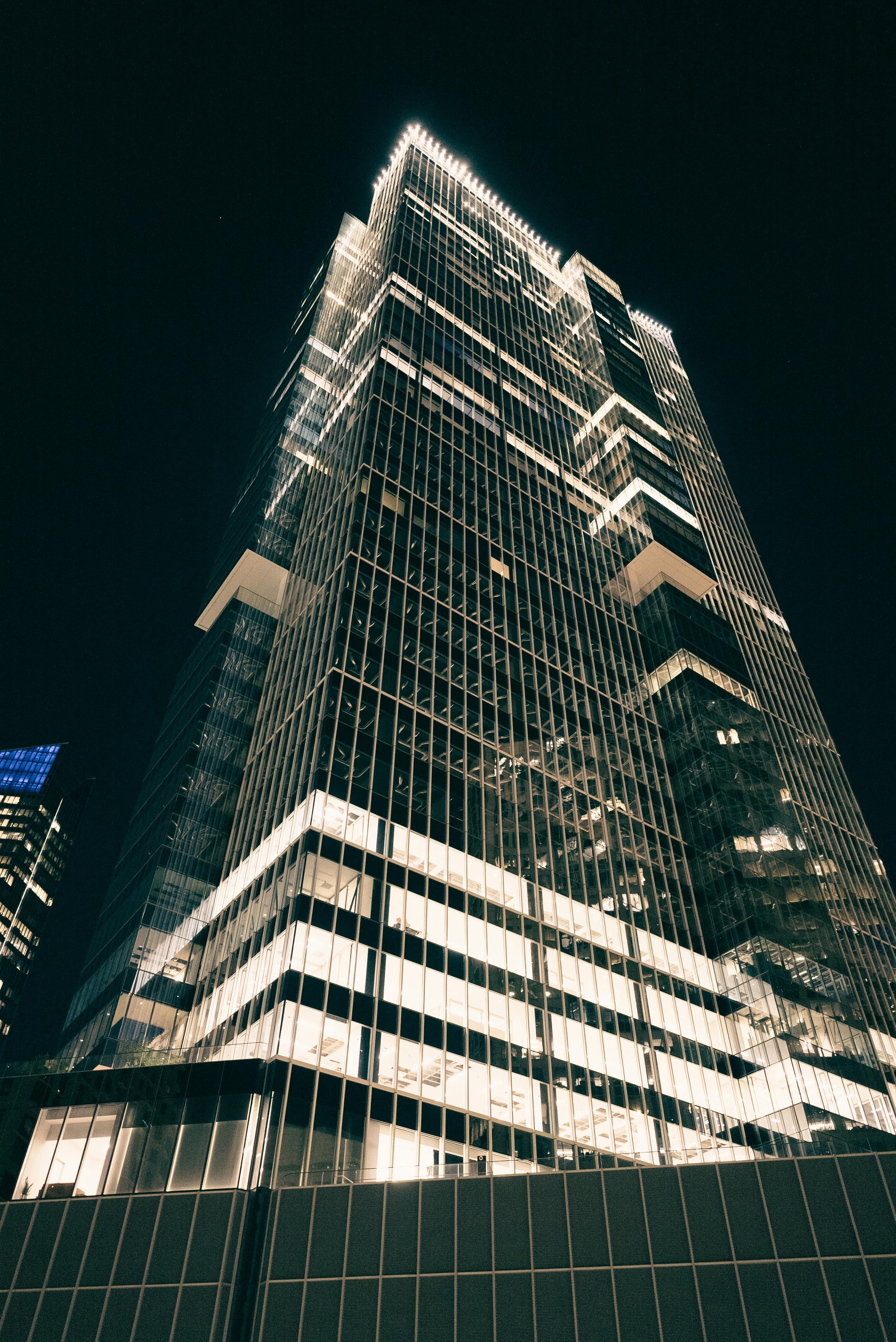 Skyscraper at Night · Free Stock Photo