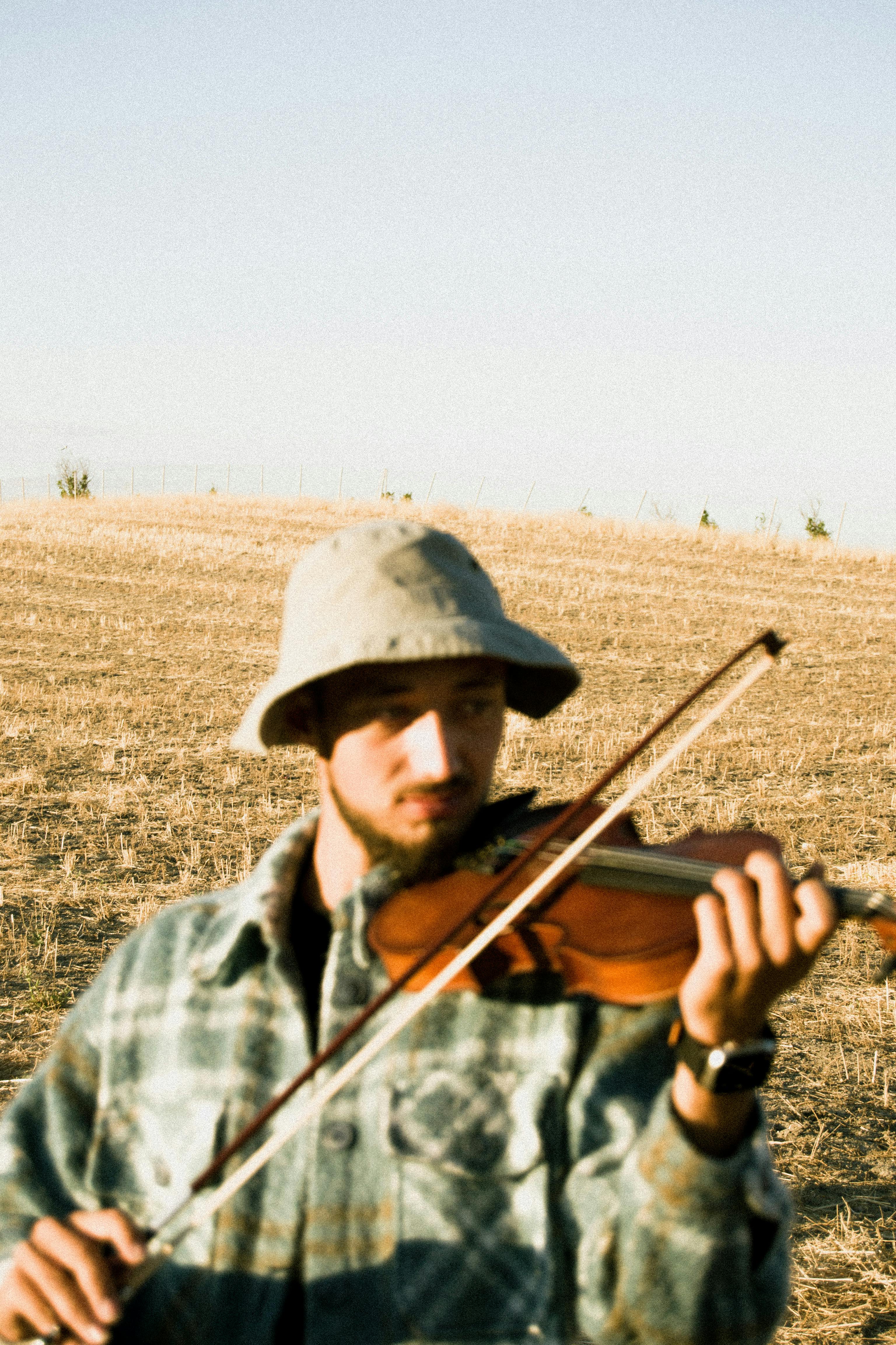Violinist Playing in the Field · Free Stock Photo