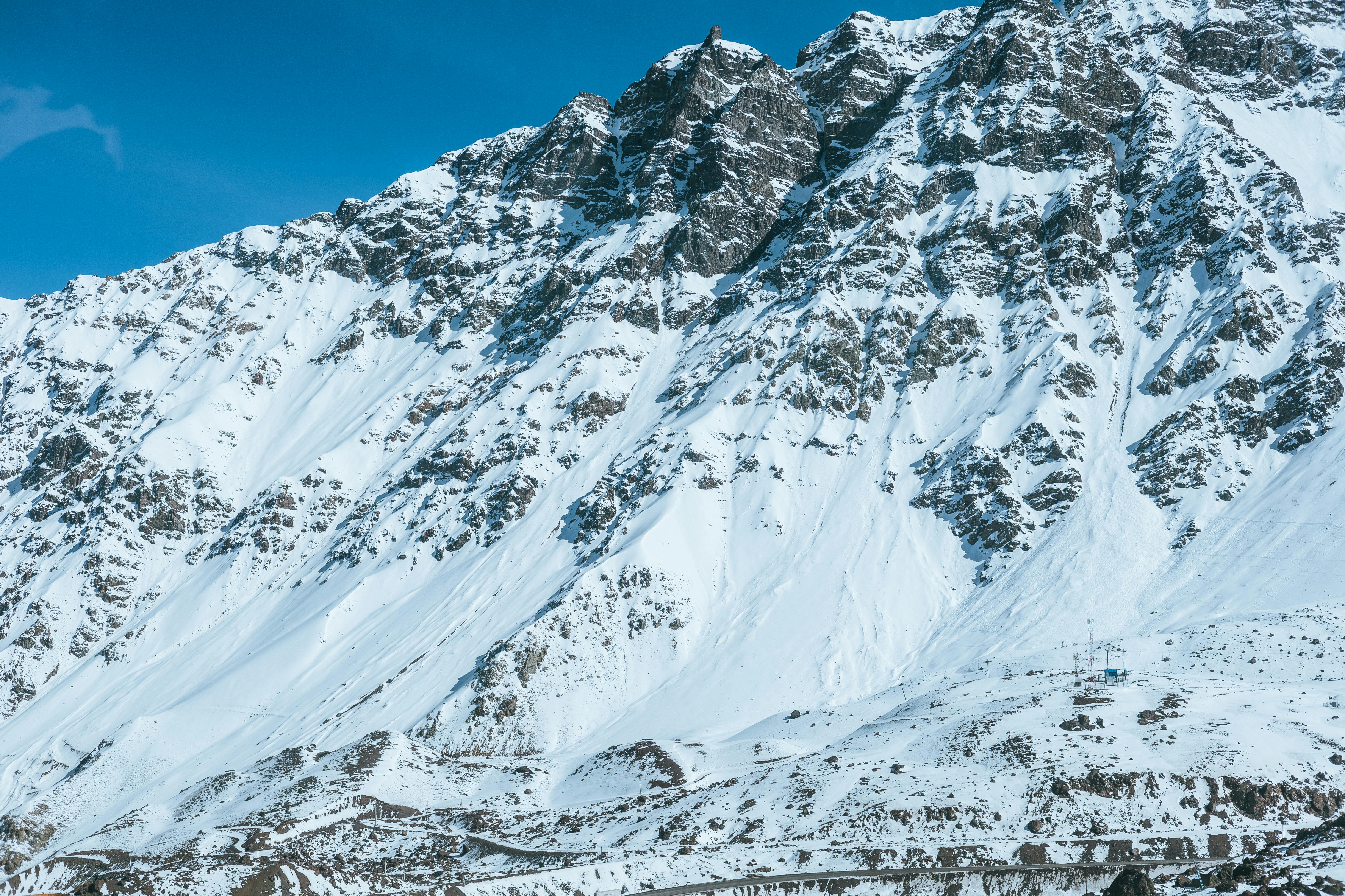 Steep Slope in Snow · Free Stock Photo