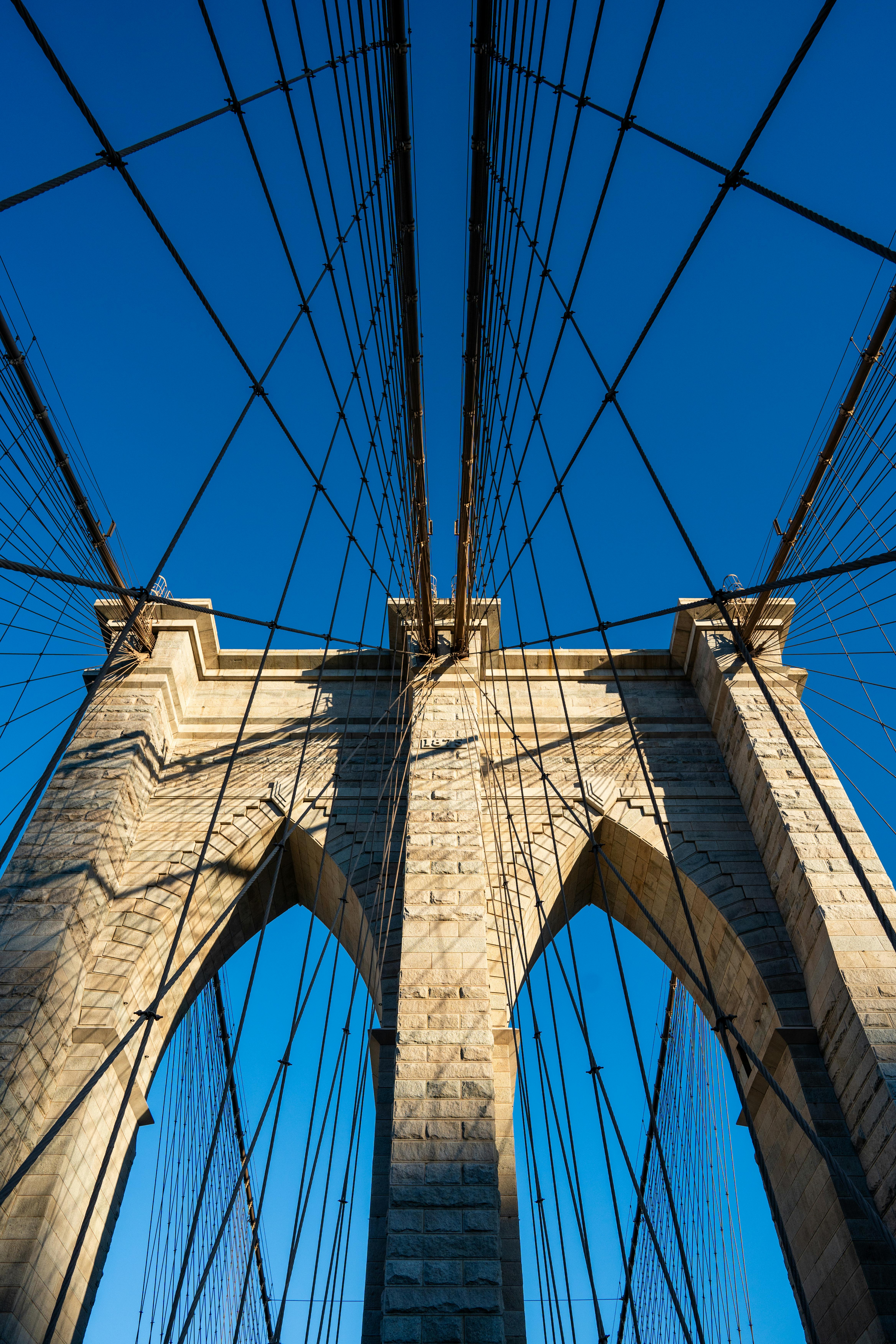 Tower Arches and Steel Cables of the Brooklyn Bridge · Free Stock Photo