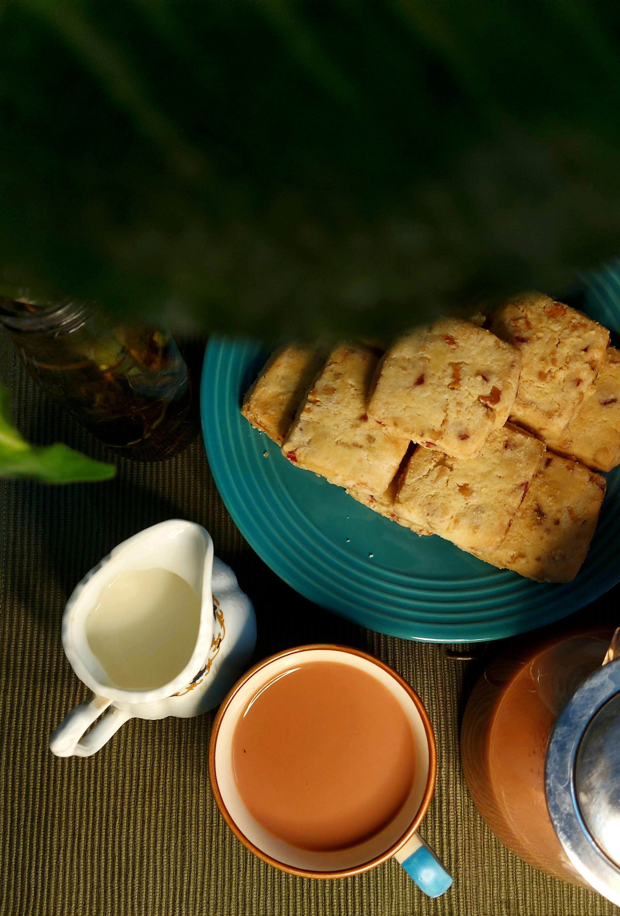 Sauce and Cake on Table · Free Stock Photo