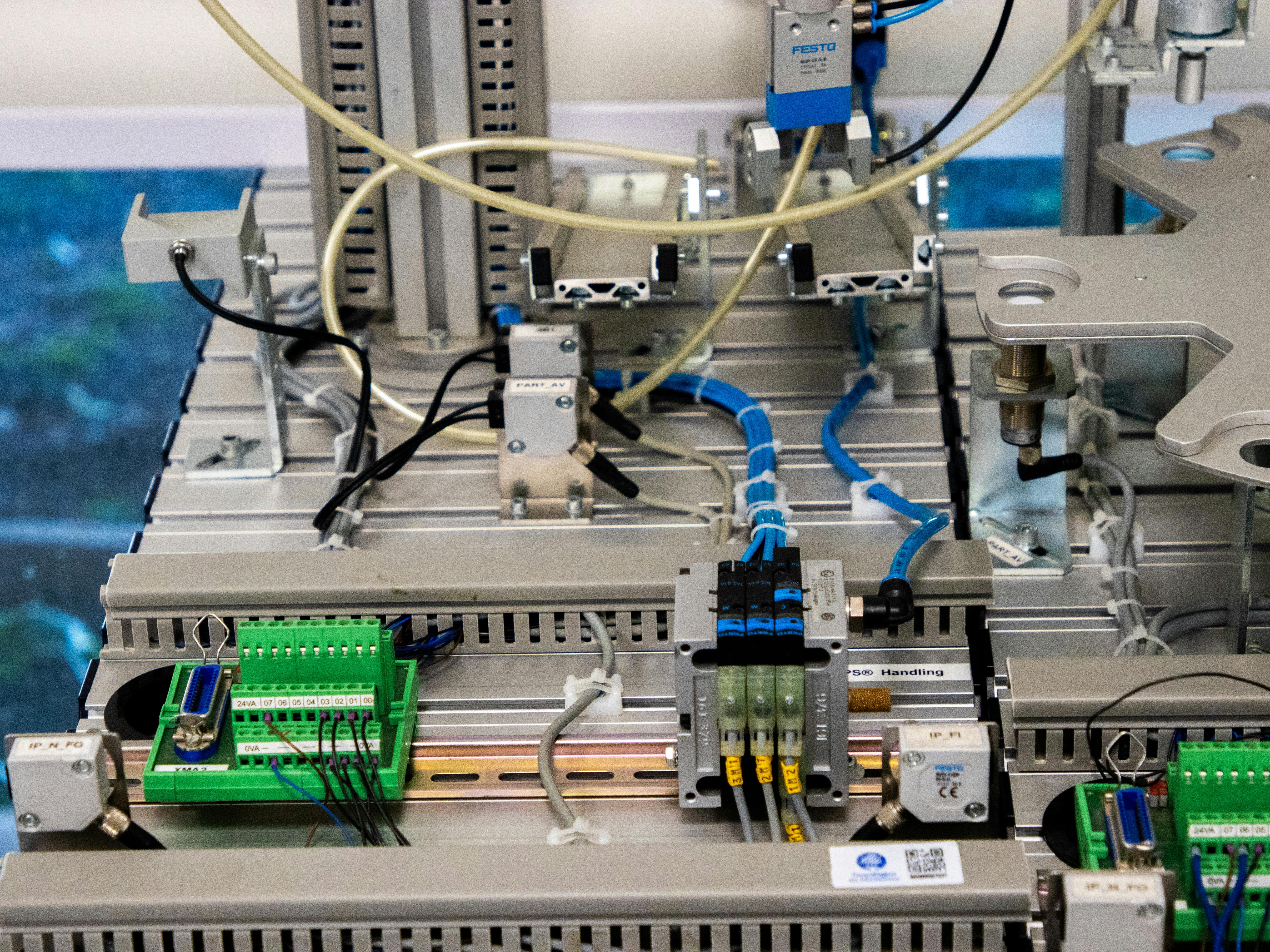 Electronics Manufacturing Services Photos, Download The BEST Free ...