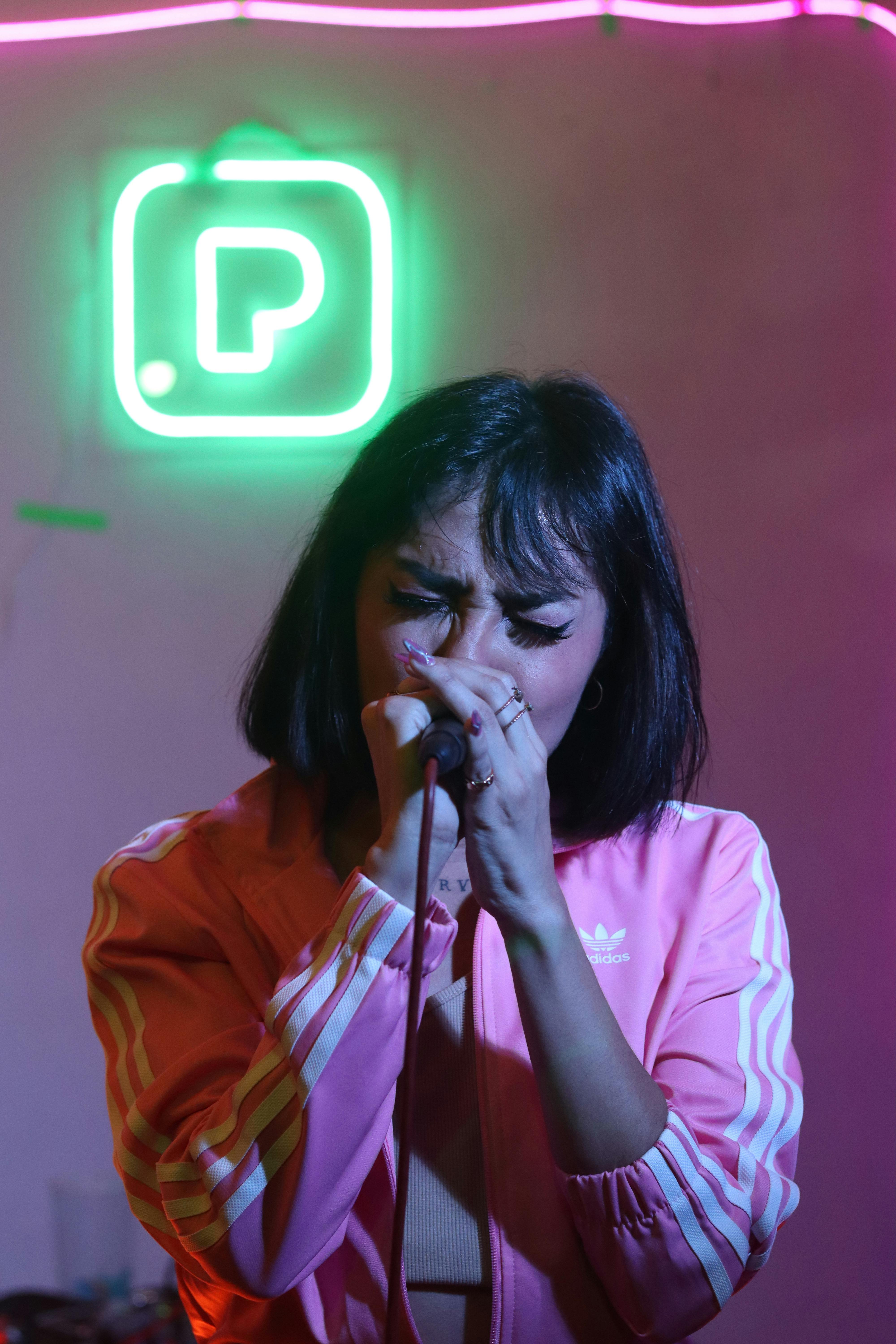 Singer Ria Photos, Download The BEST Free Singer Ria Stock Photos & HD ...