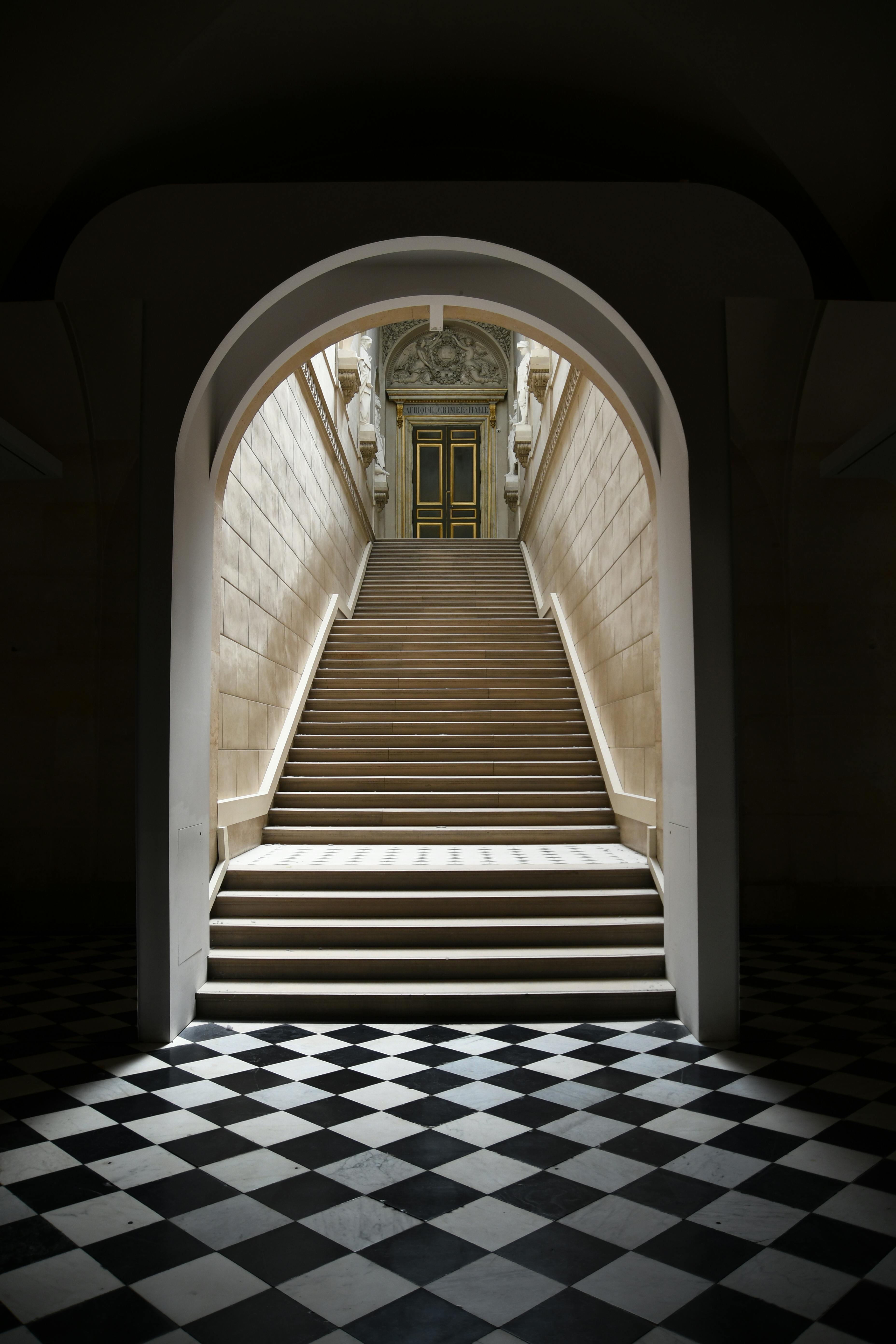 Checkered Floor and Stairs behind in Palace · Free Stock Photo