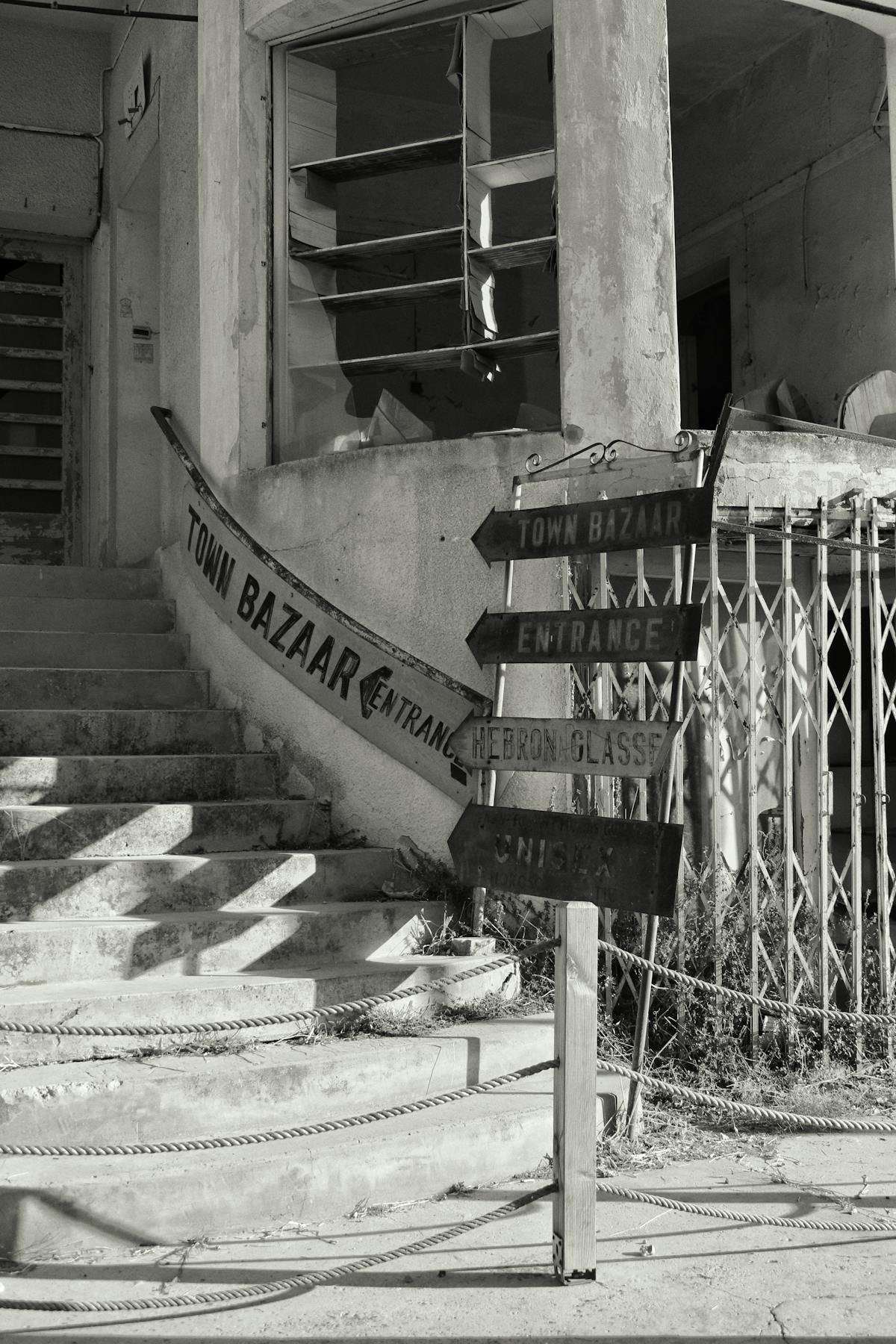 Town Signs Photos, Download The BEST Free Town Signs Stock Photos & HD ...