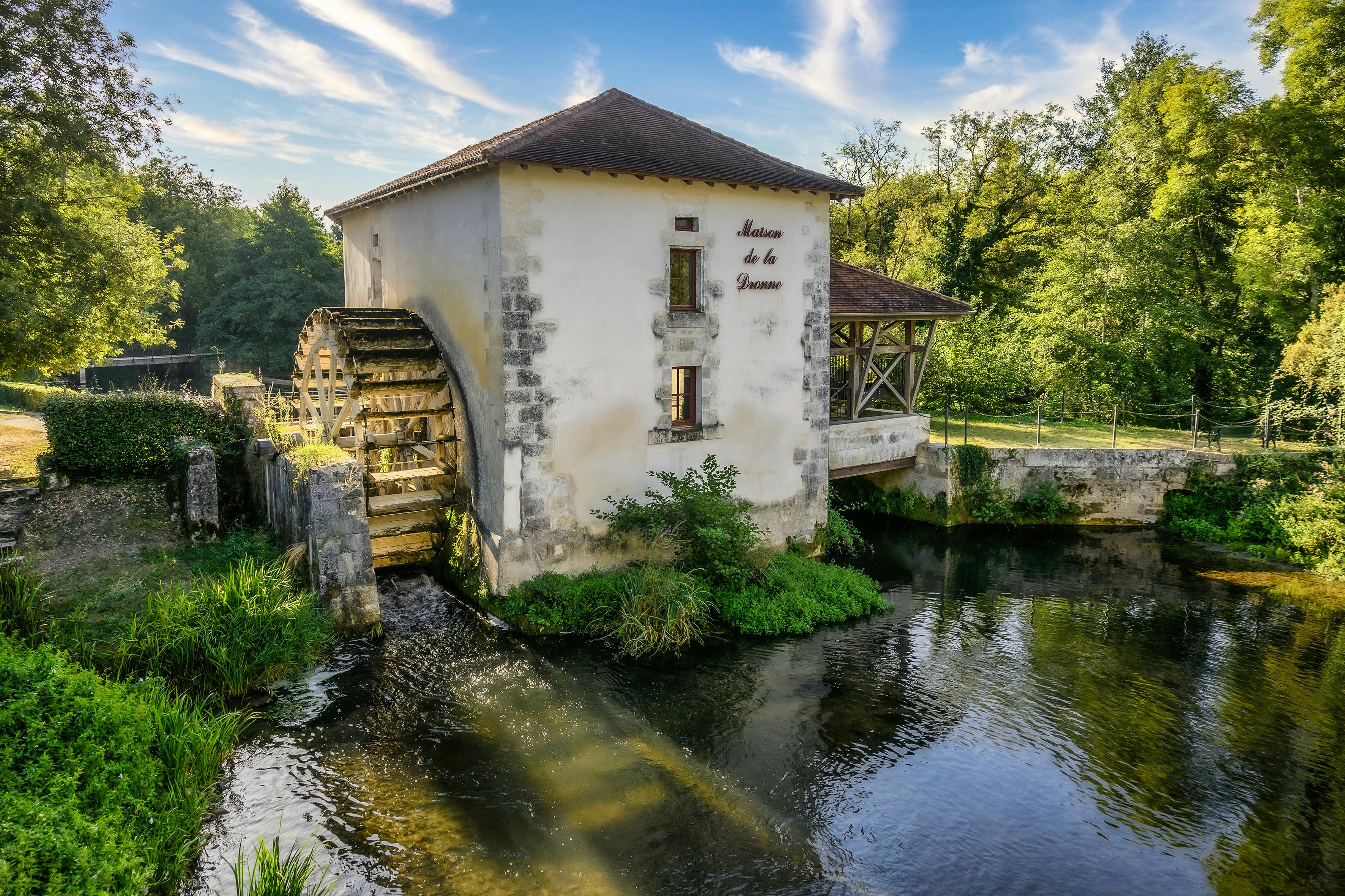 Building with Watermill on Pond · Free Stock Photo