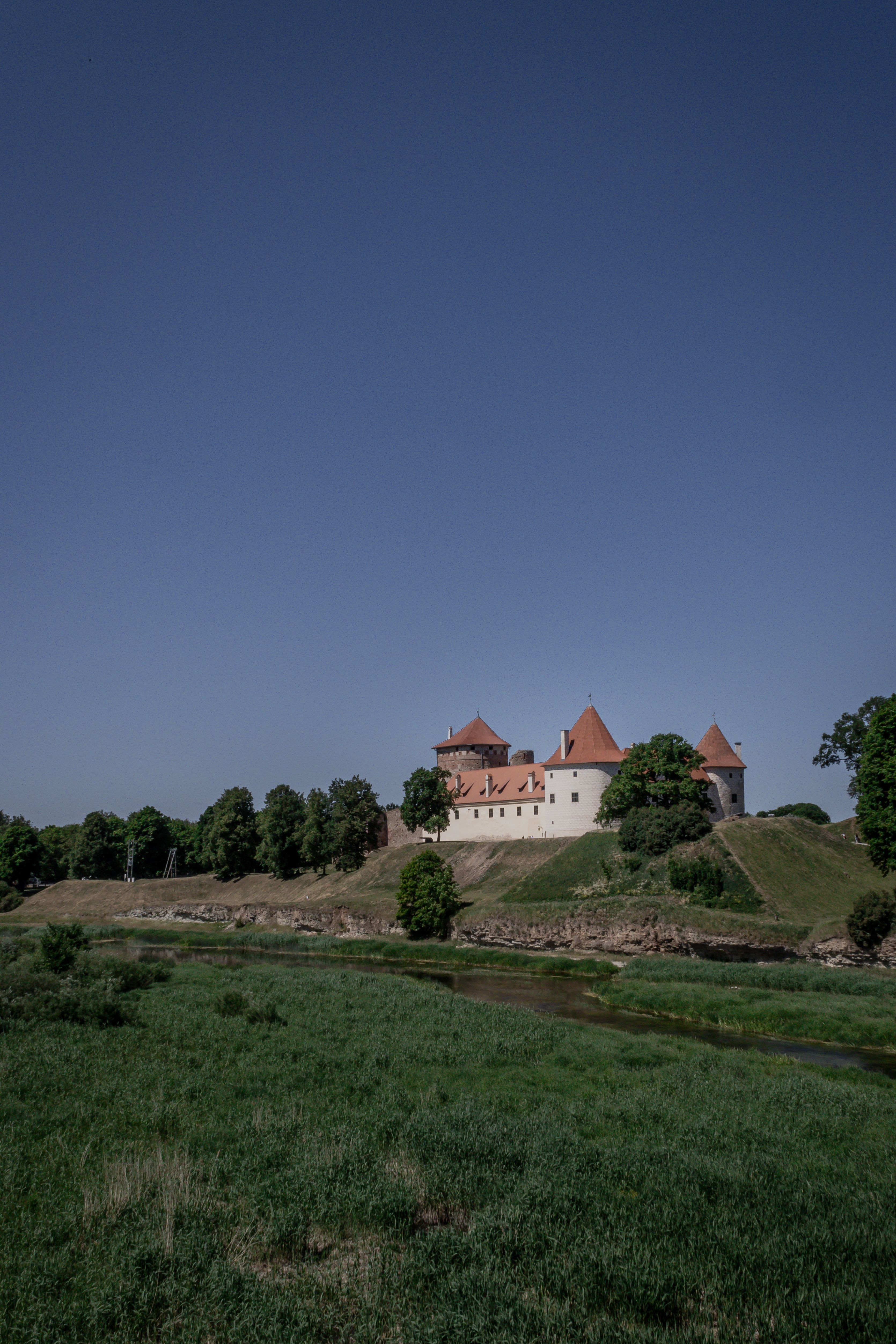 Grassland, River and Castle behind · Free Stock Photo
