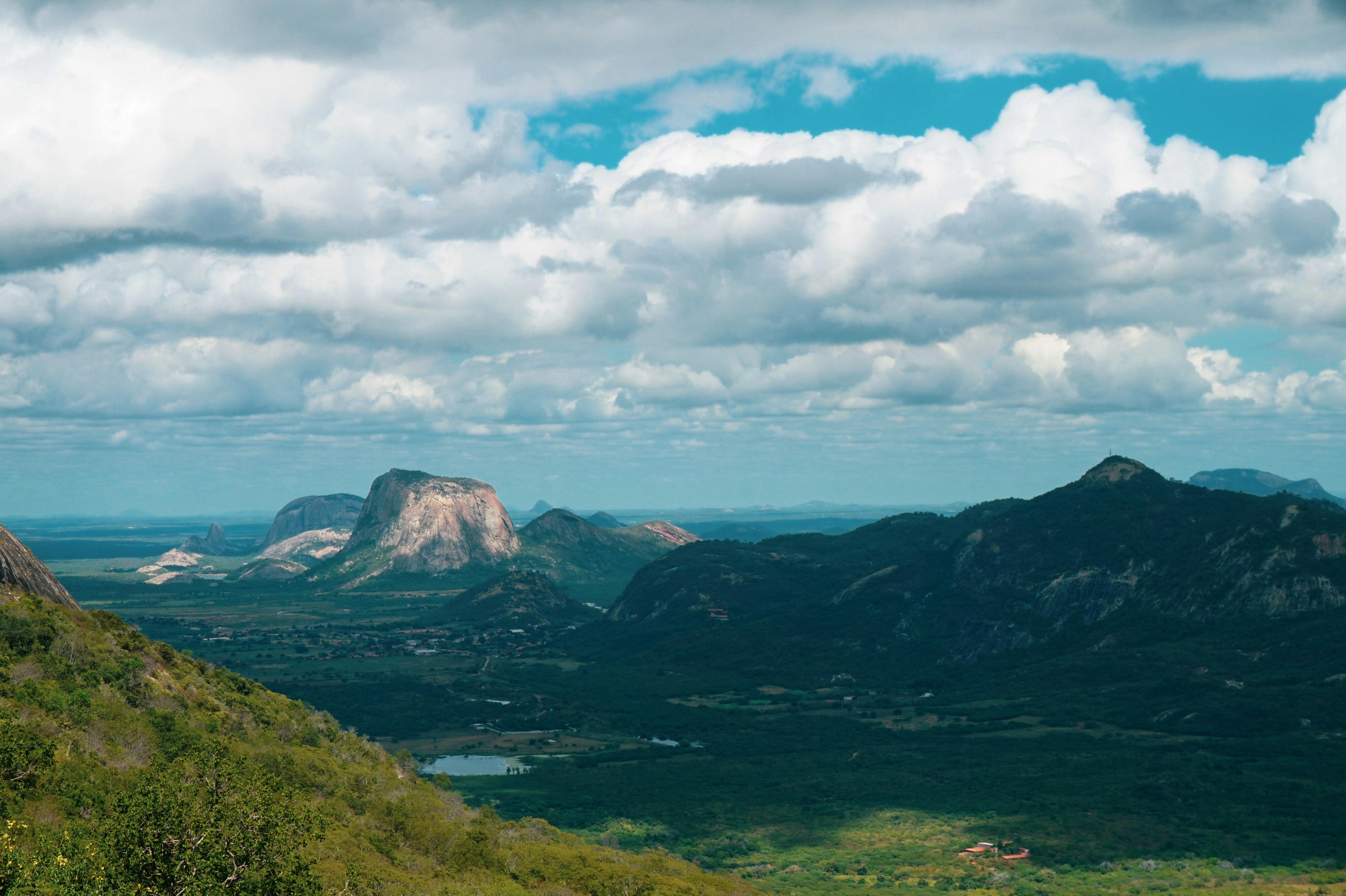 Valley in Shadow · Free Stock Photo