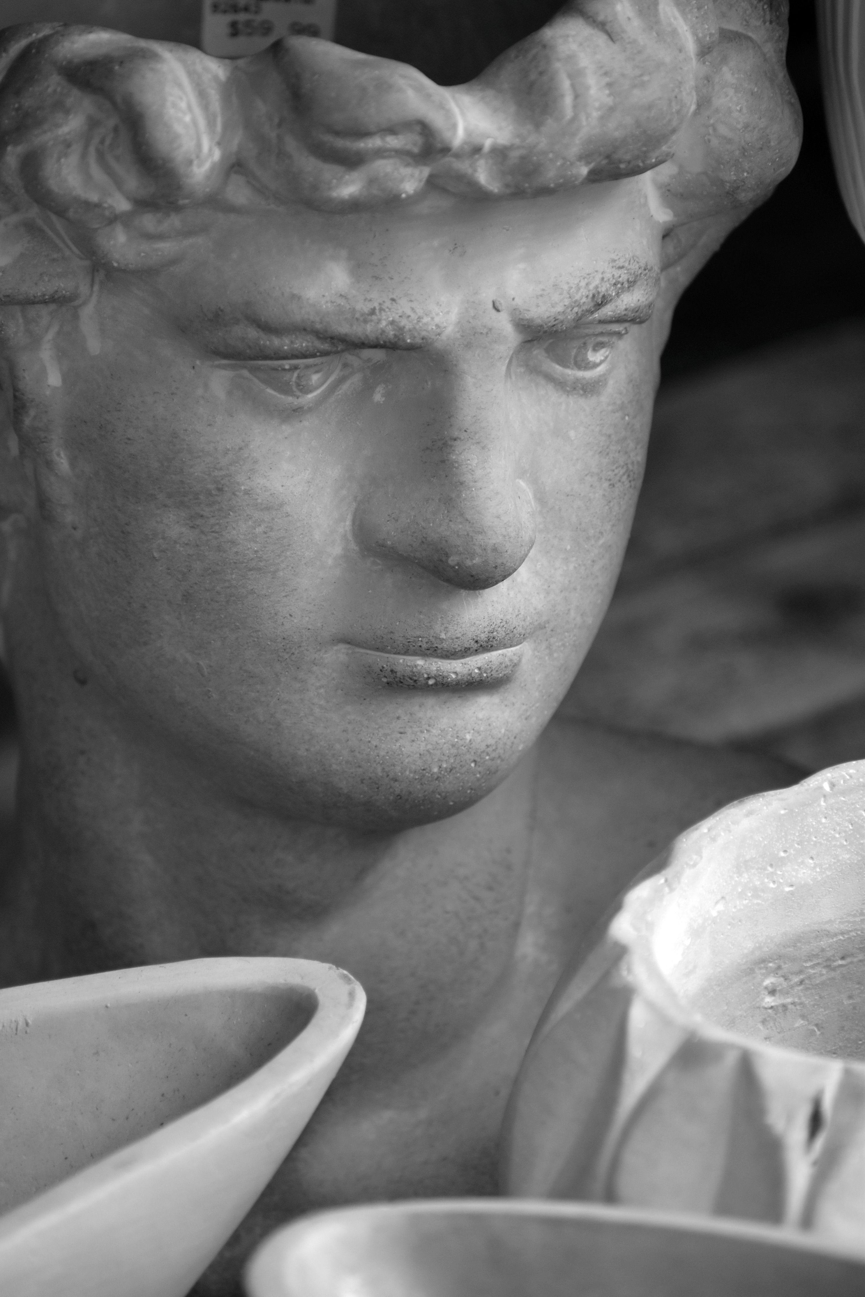 Sculpture of Faces · Free Stock Photo