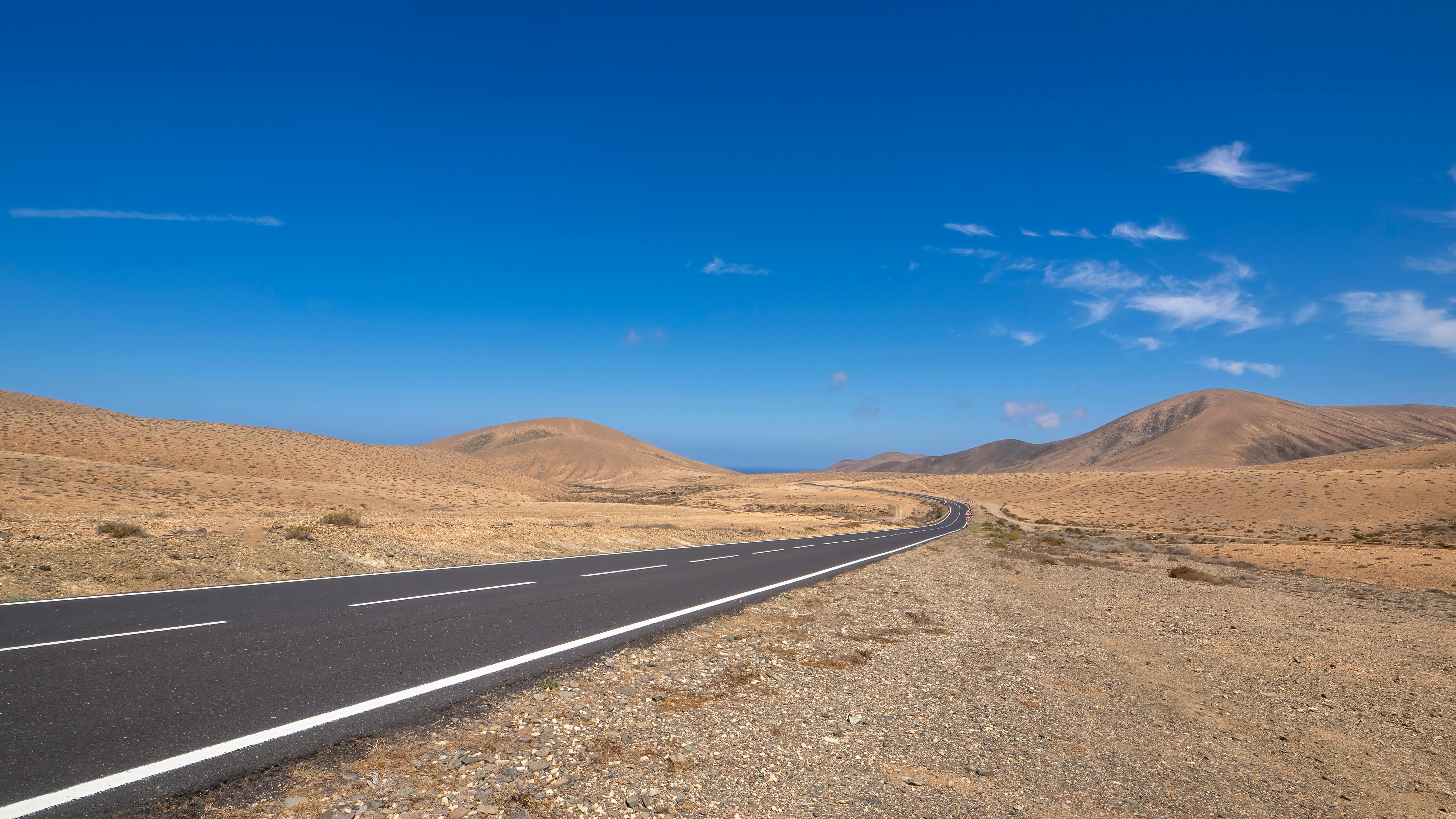 An Empty Asphalt Road in the Desert · Free Stock Photo