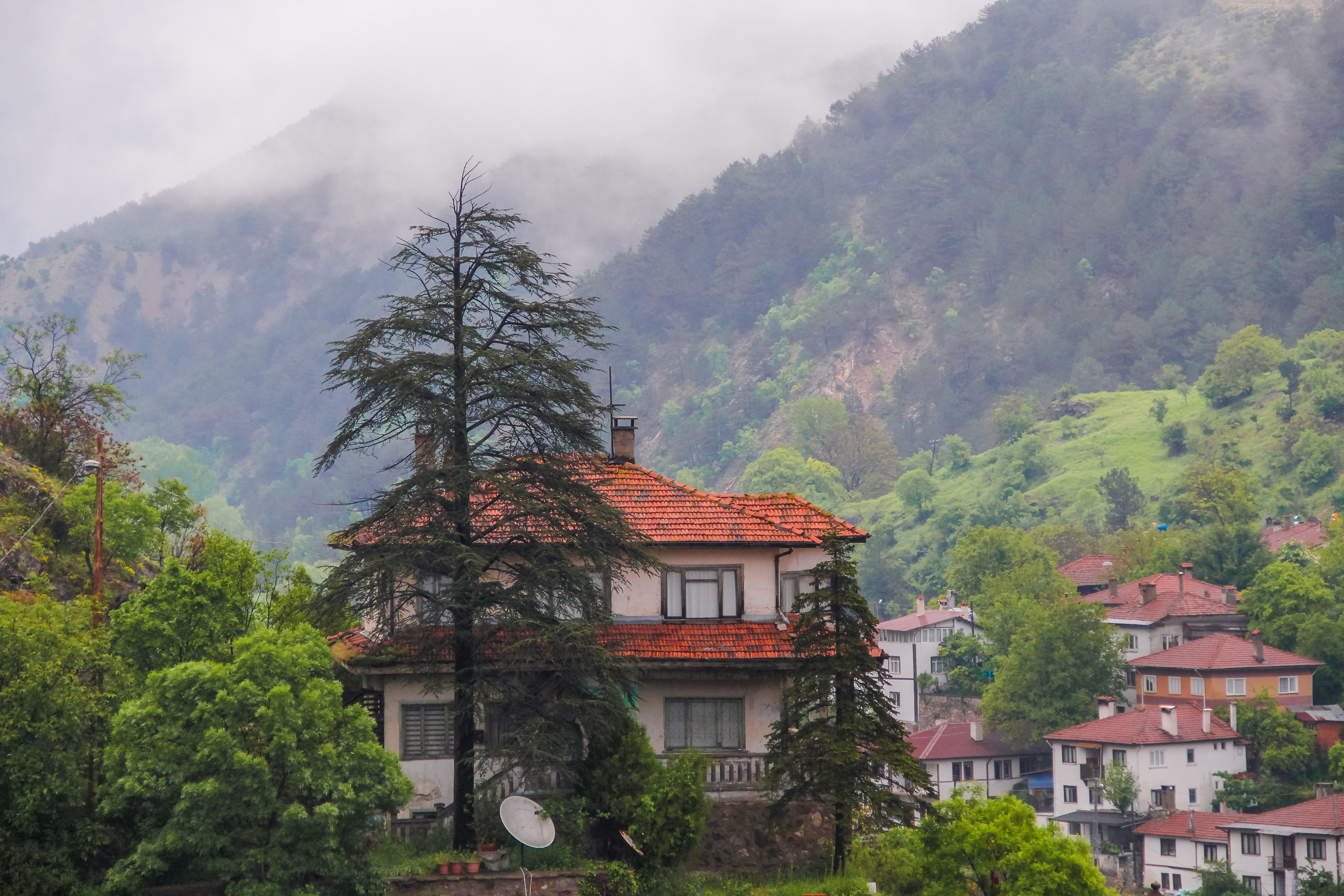 Houses in the Valley Between the Mountains · Free Stock Photo