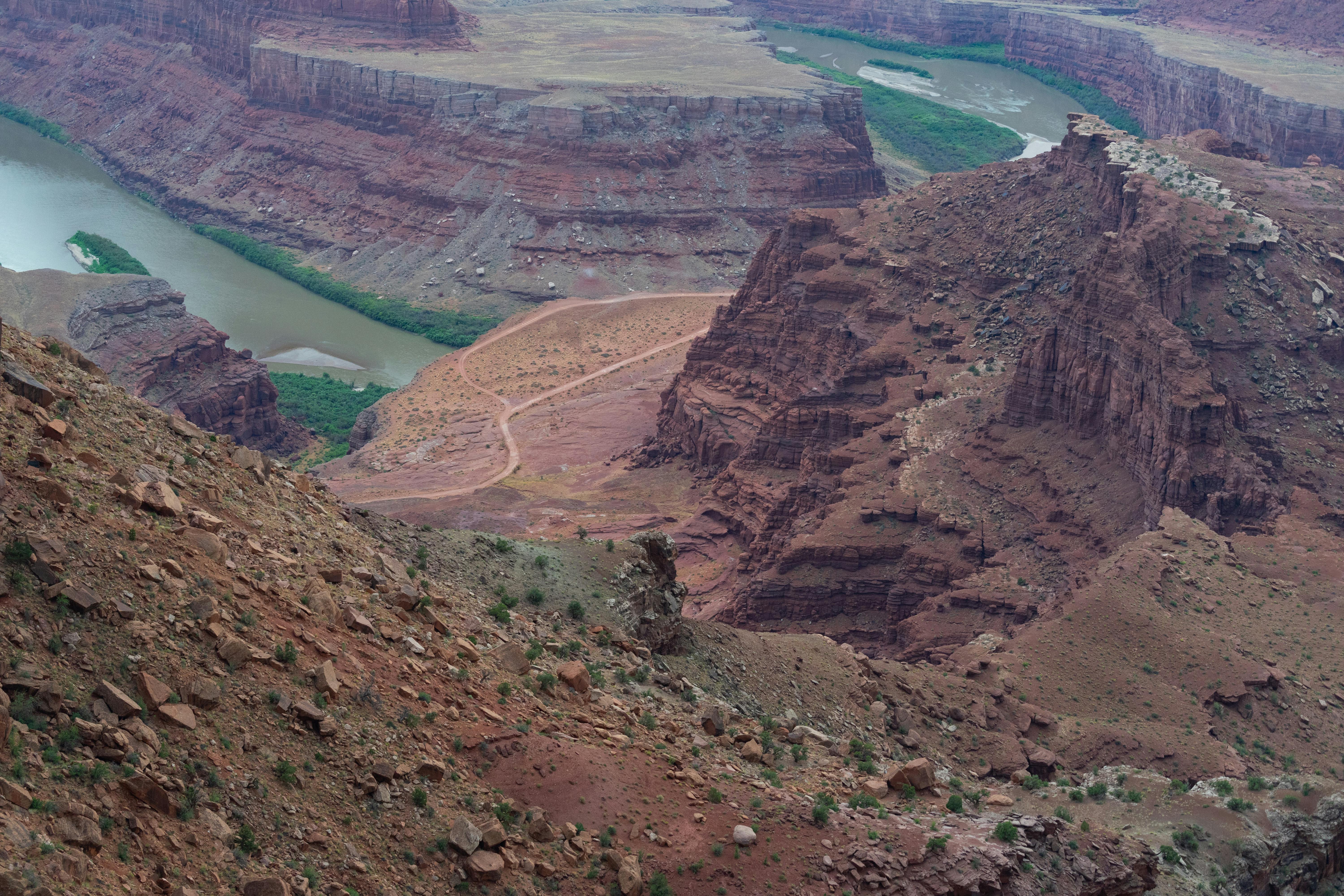 Rocks around Canyon and River in Utah · Free Stock Photo