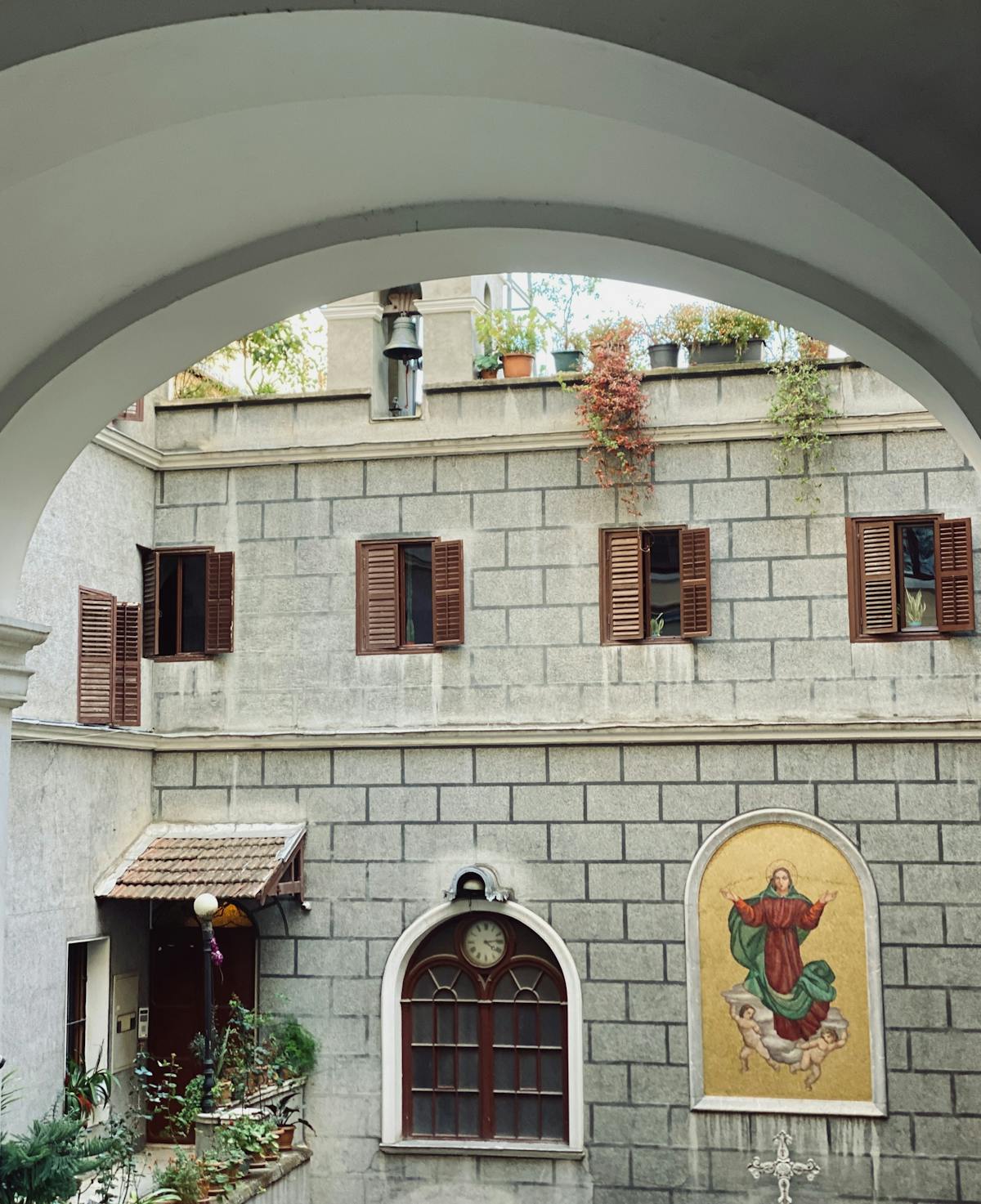 Maria Wall Photos, Download The BEST Free Maria Wall Stock Photos & HD ...