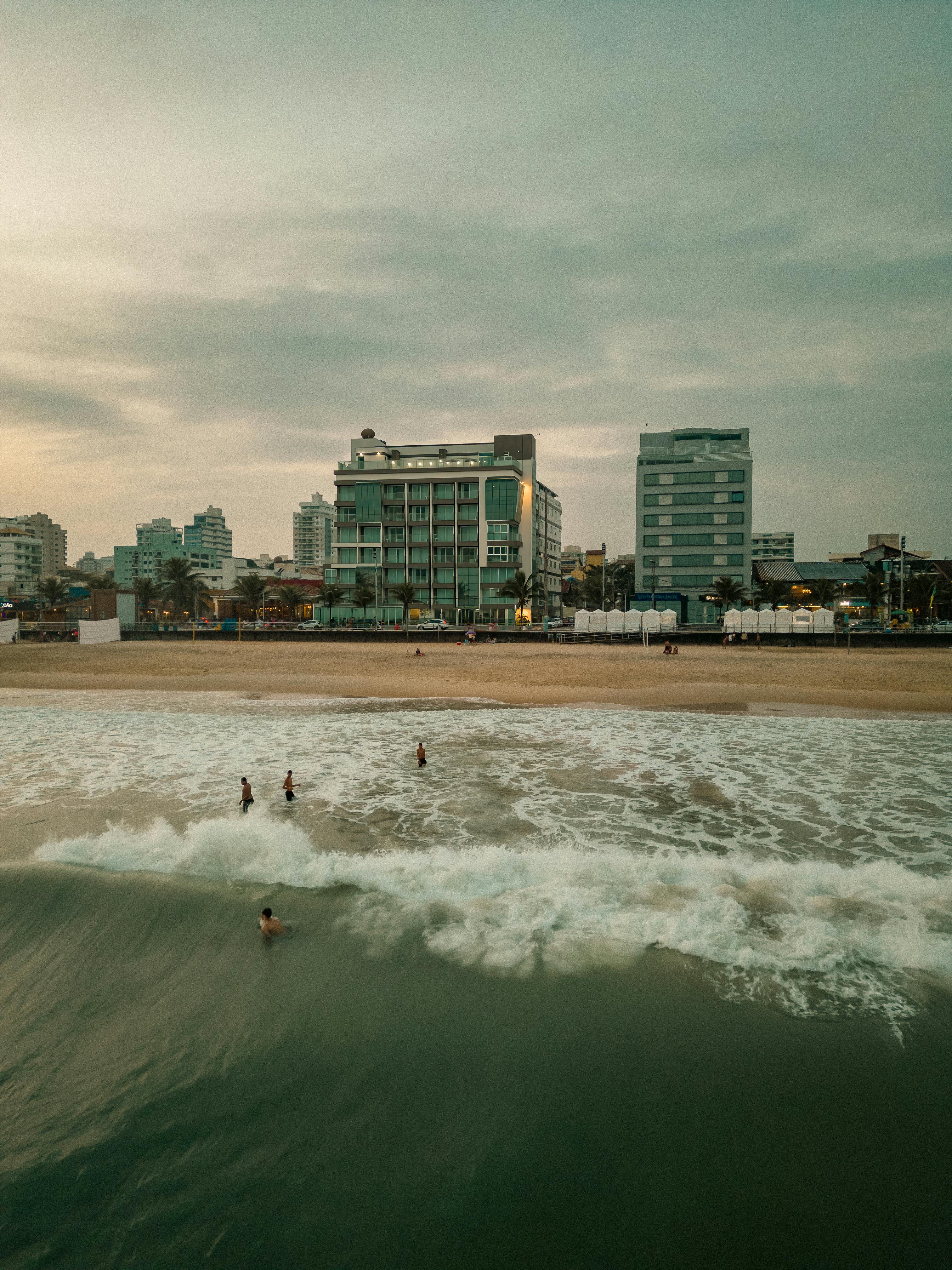 Sea Waves during Tide · Free Stock Photo
