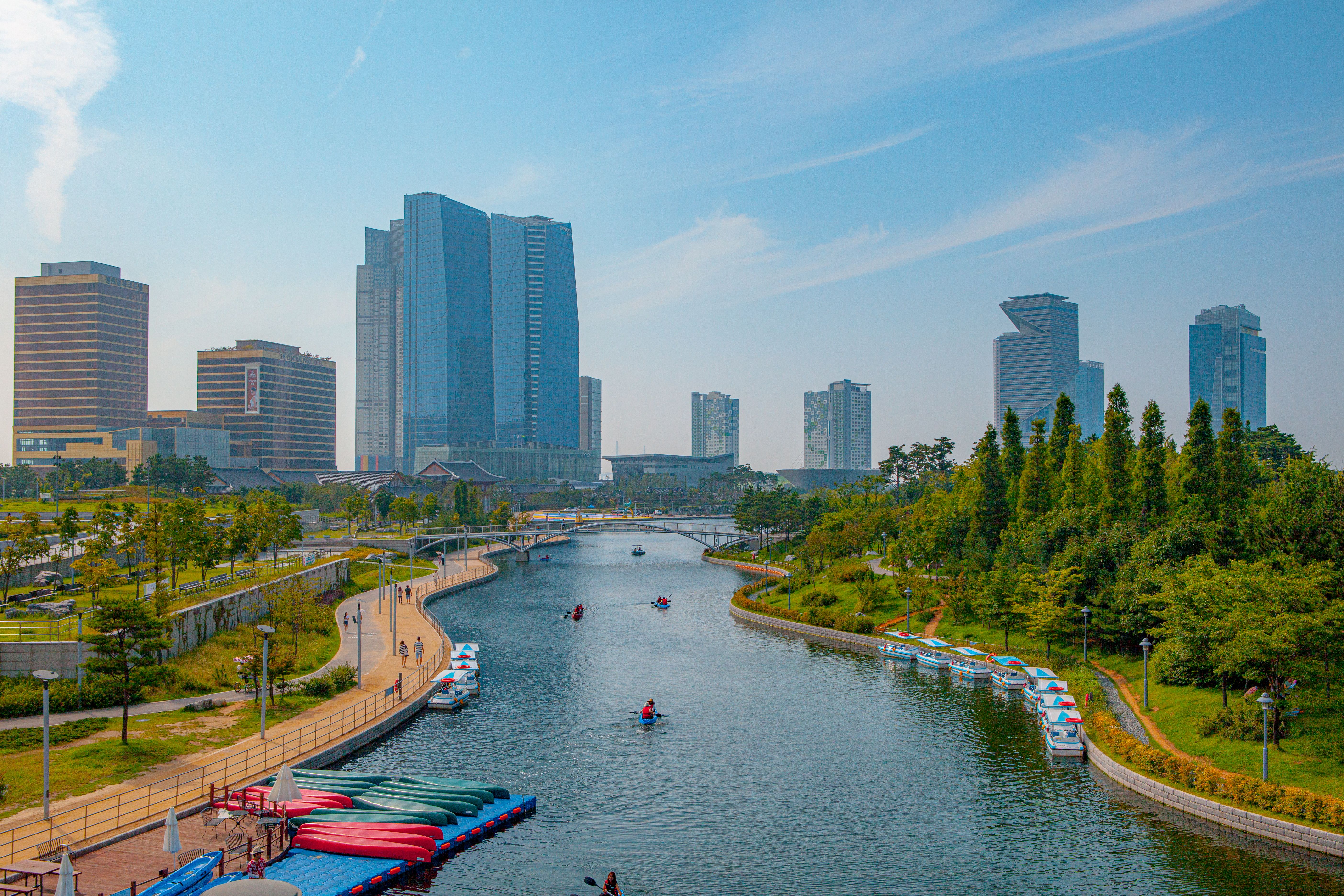 A River in a City · Free Stock Photo